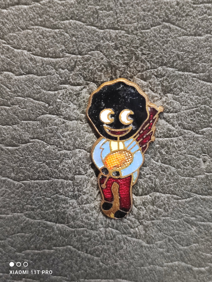 Robertson's 1970s Badges – GollyBadges.com