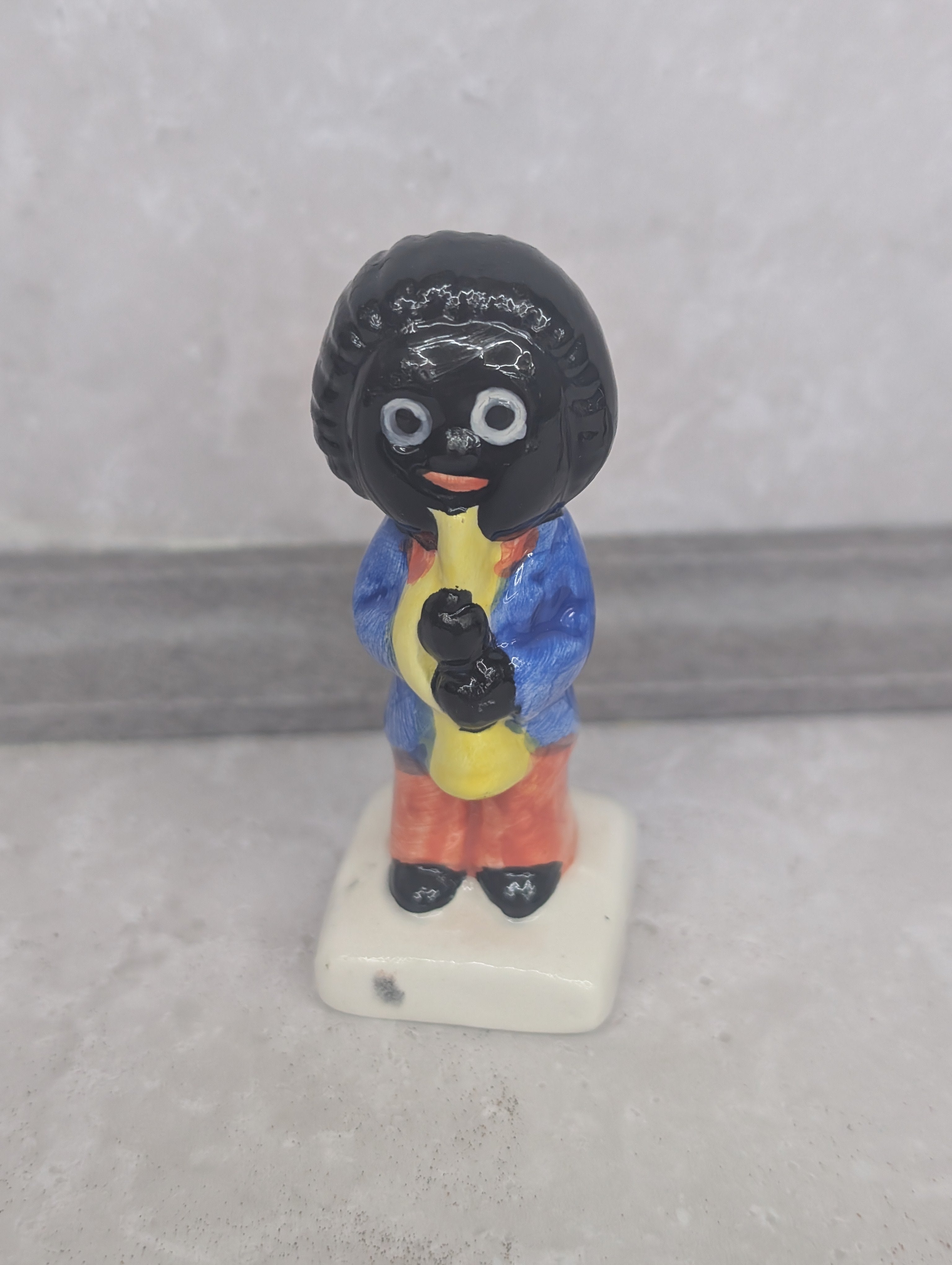 Fake Carltonware Trumpeter – GollyBadges.com