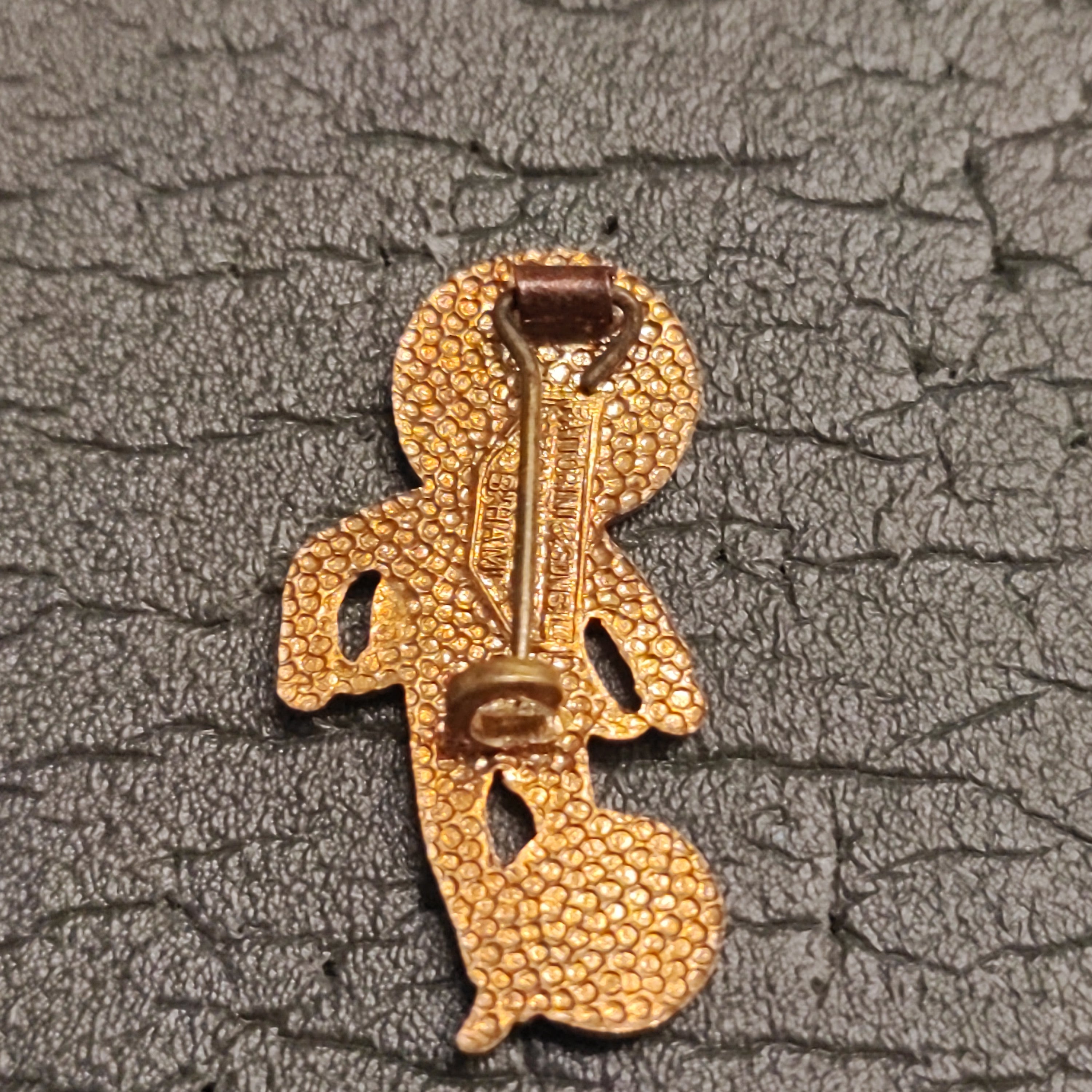 Fattorini Dimple Back – GollyBadges.com