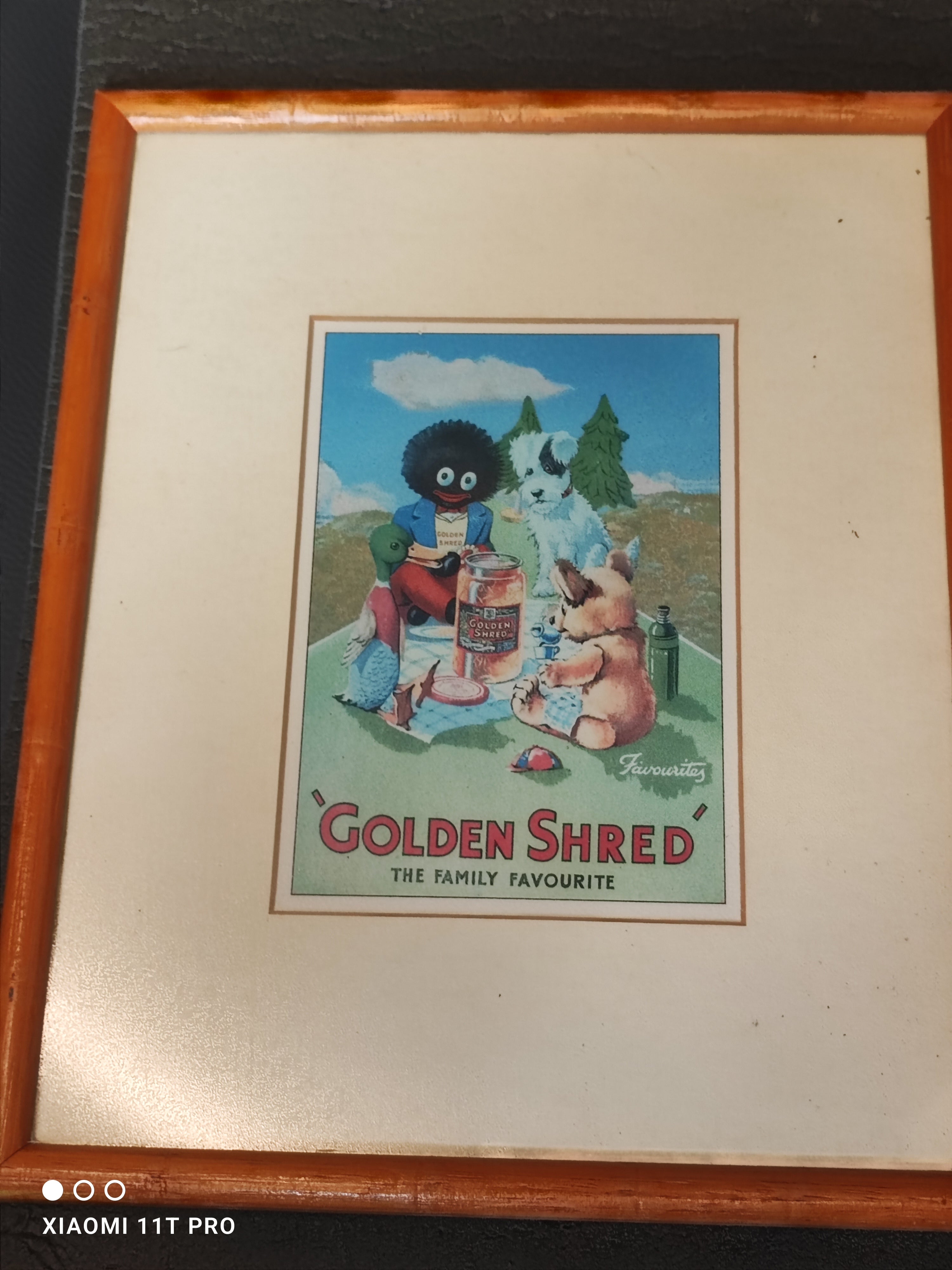 Golden Shred Picnic Scene in Large Frame – GollyBadges.com