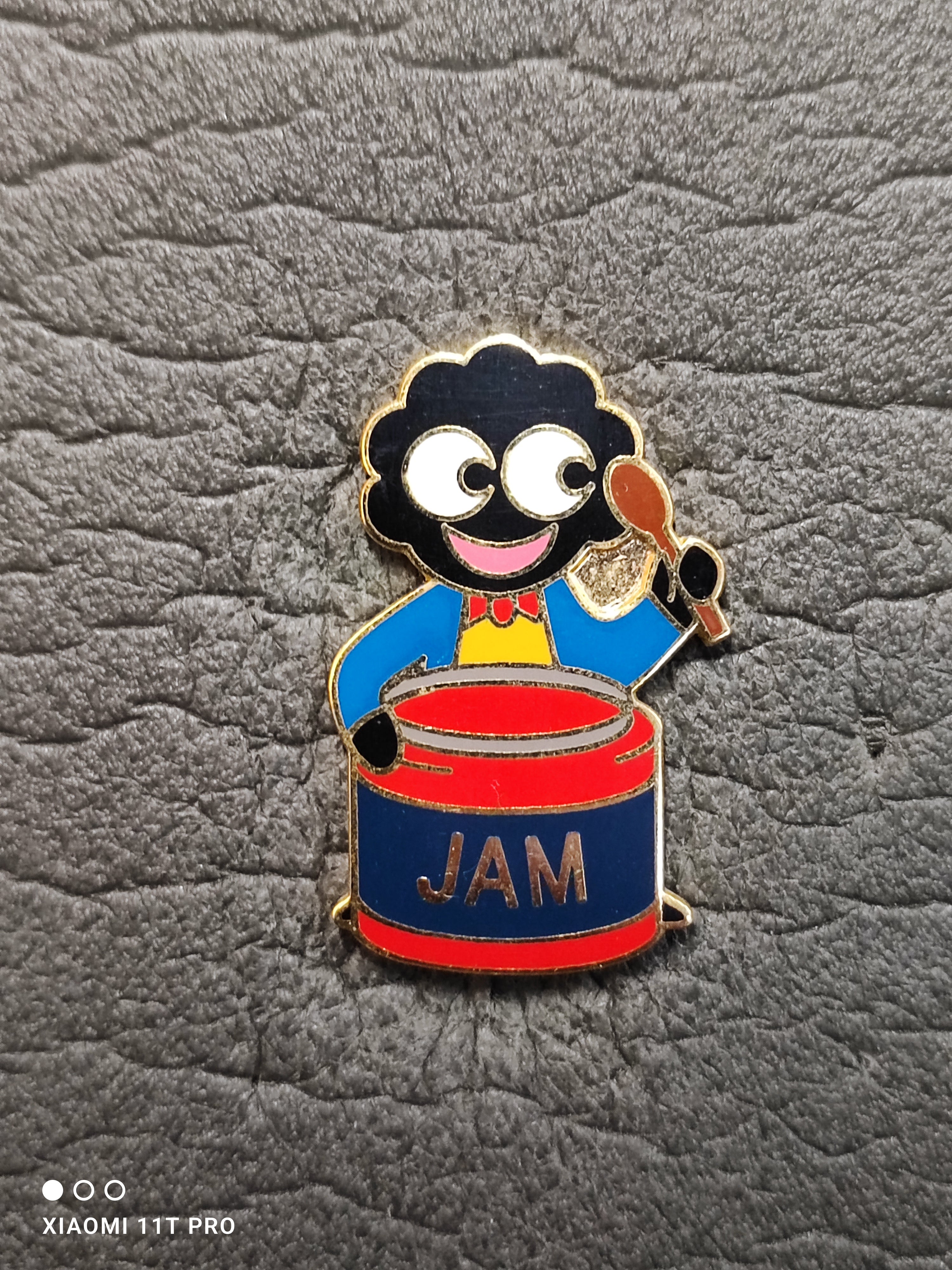 Golly Eating Jam – GollyBadges.com