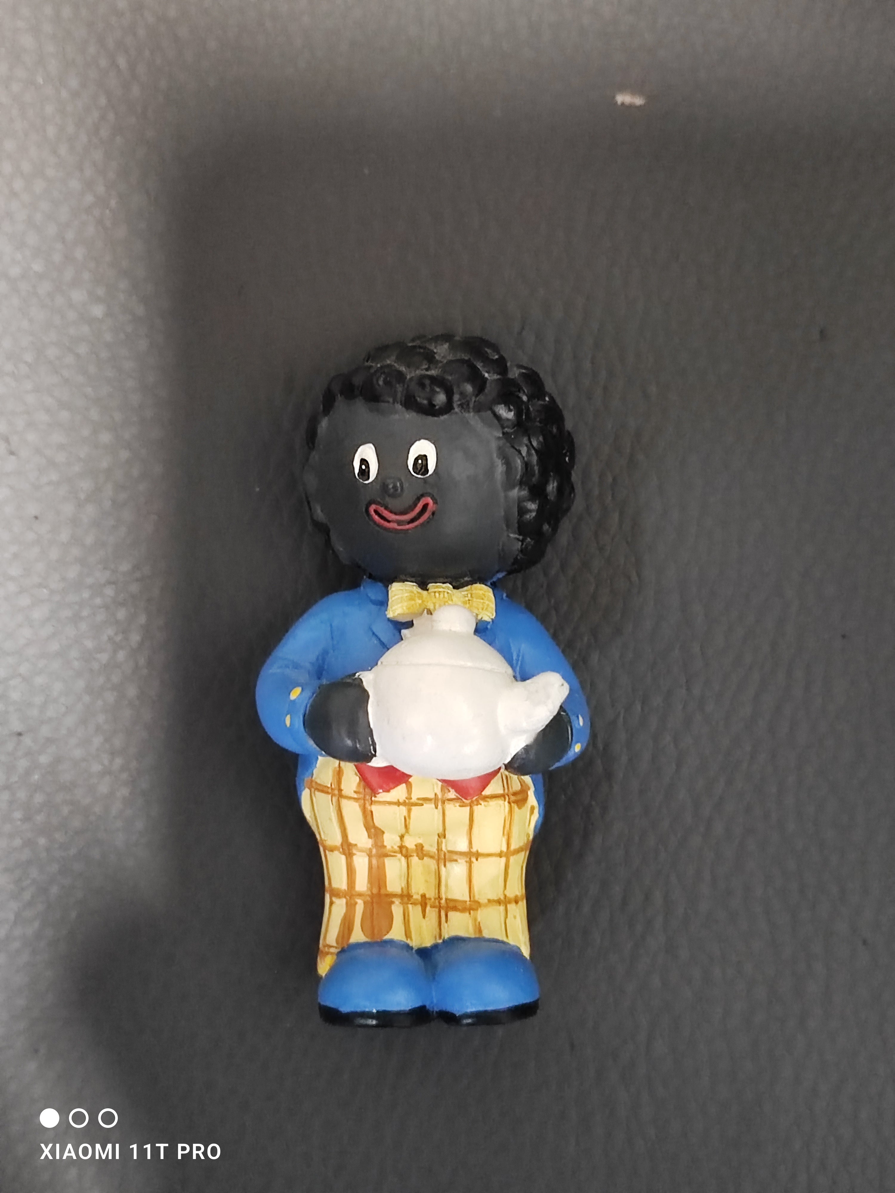 Golly with Teapot – GollyBadges.com