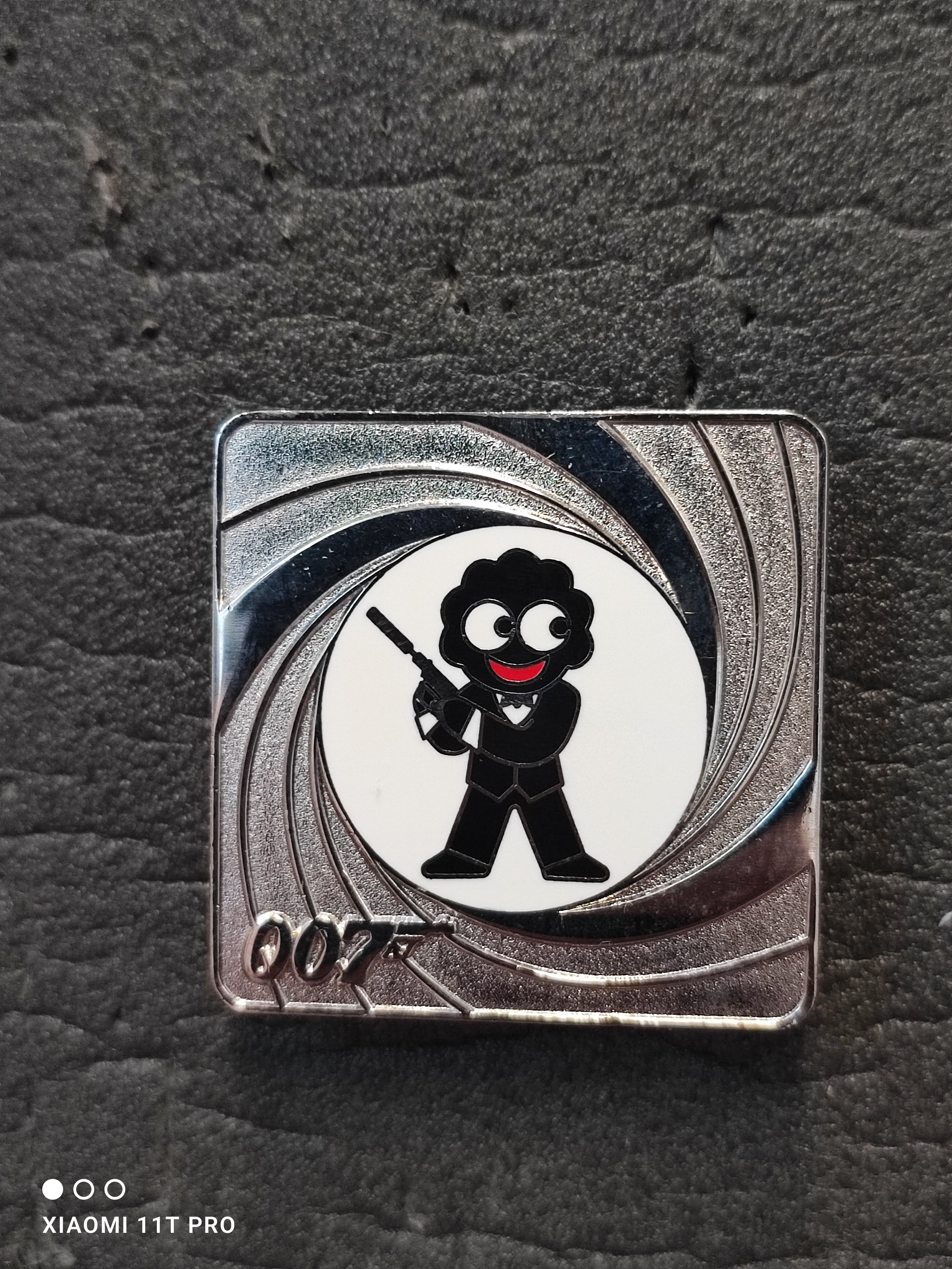 James Bond 007 Silver Base – GollyBadges.com