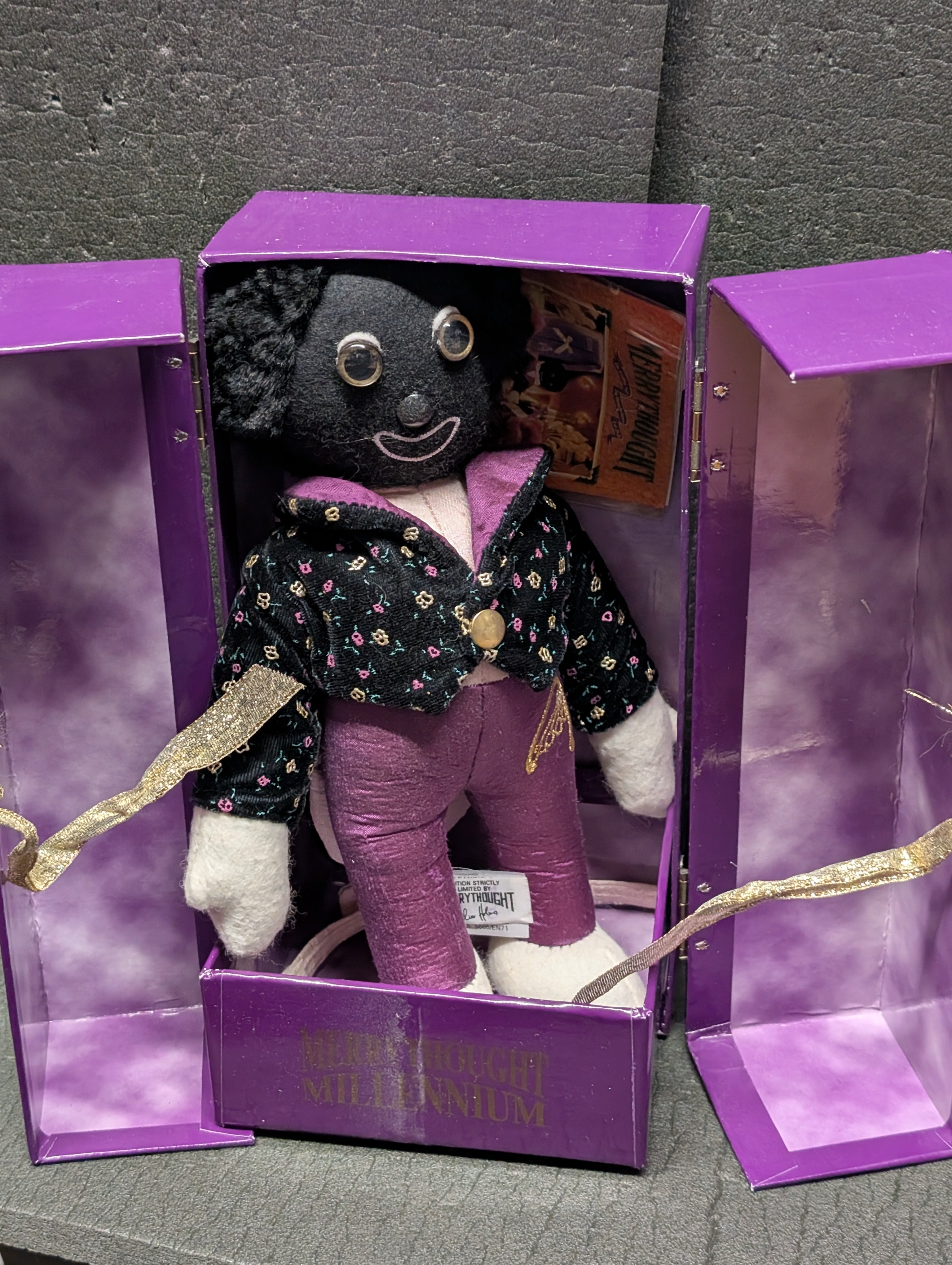 Merrythought Millennium Golly Boxed with Cert – GollyBadges.com