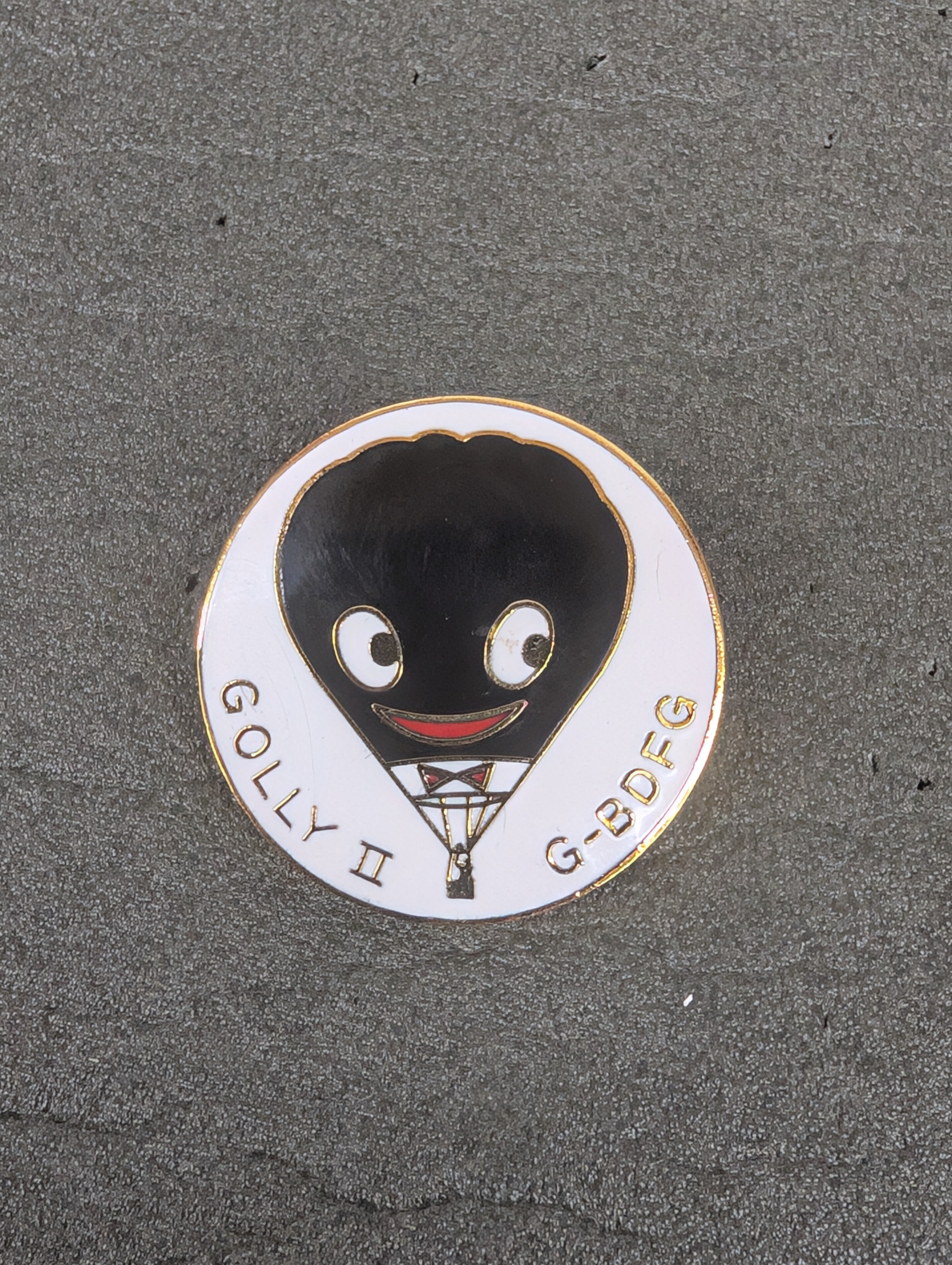Original Robertsons Rare Balloon Badge Golly II G-BDFG – GollyBadges.com