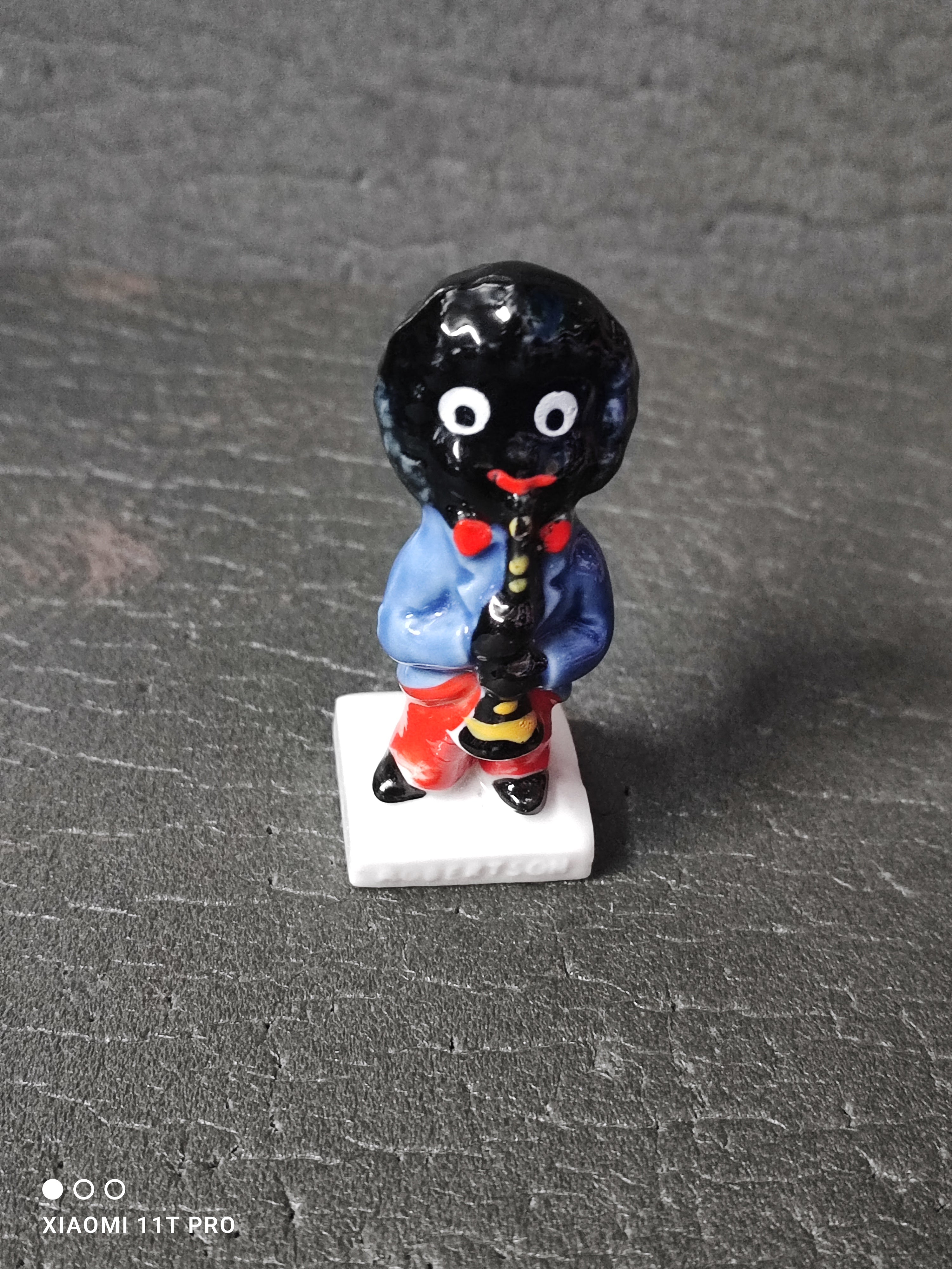 Original Wade Clarinet Player – GollyBadges.com