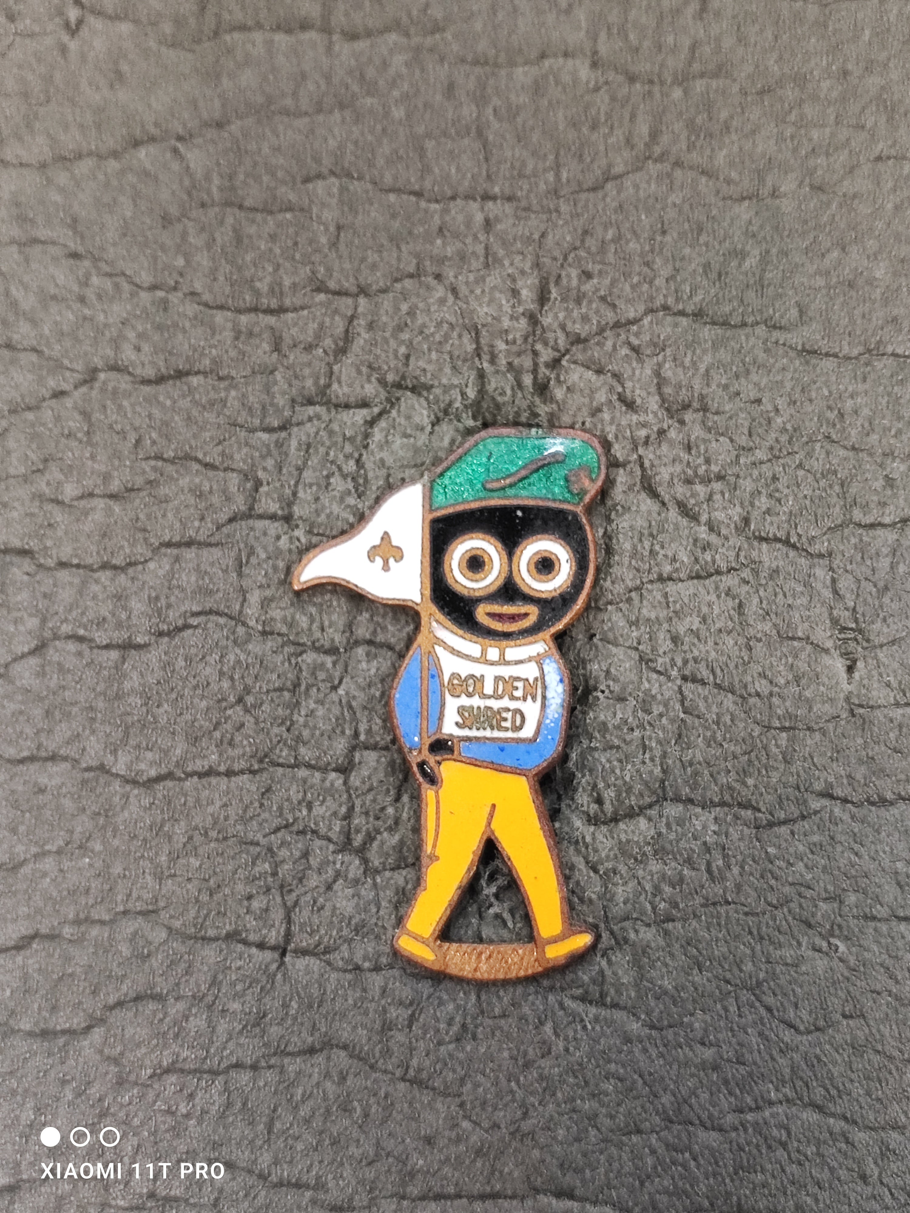 Rev Gomm Beret Scout Yellow Between Pole and Leg – GollyBadges.com