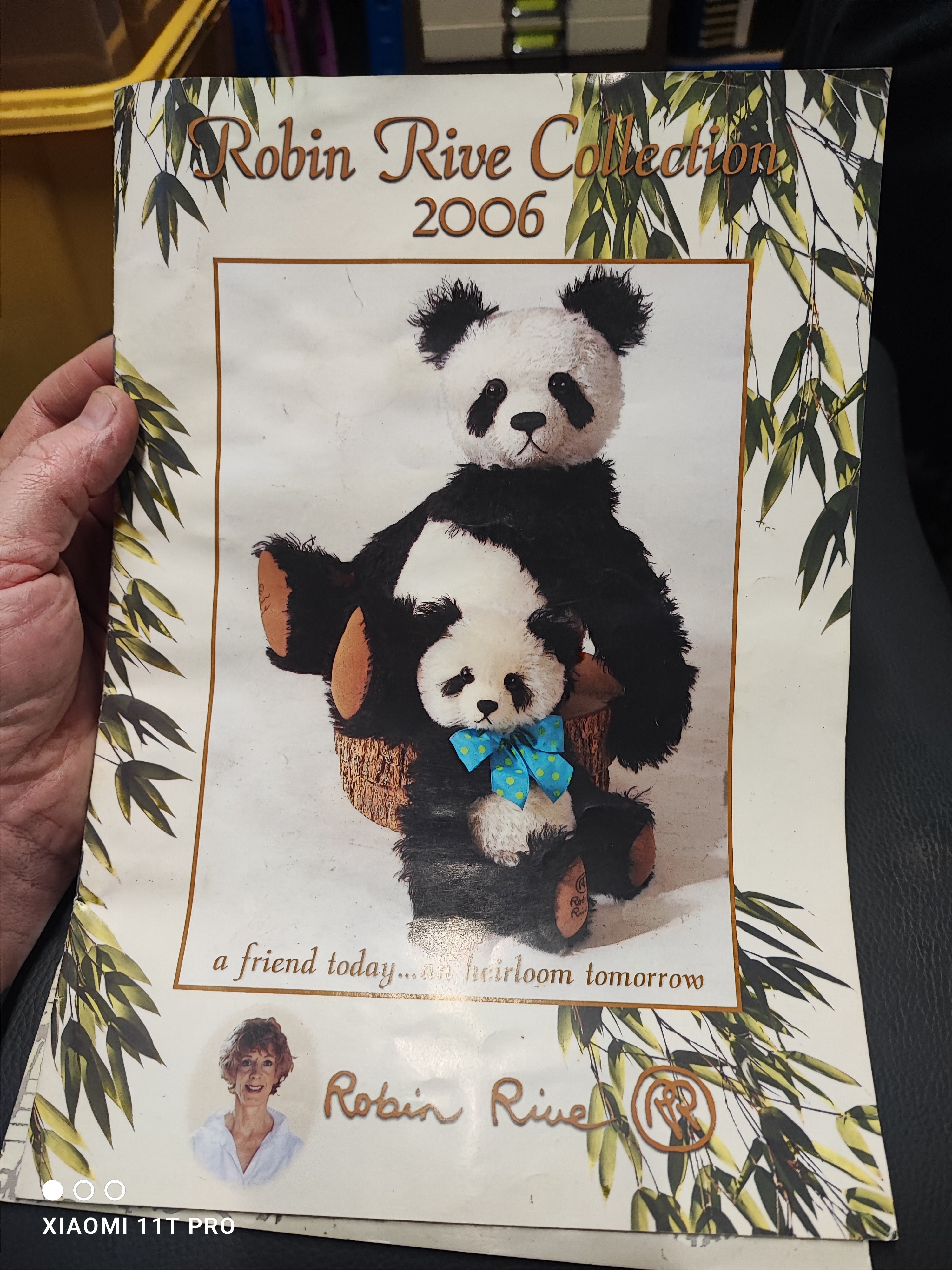 Robin Rive 2006 Catalogue – GollyBadges.com