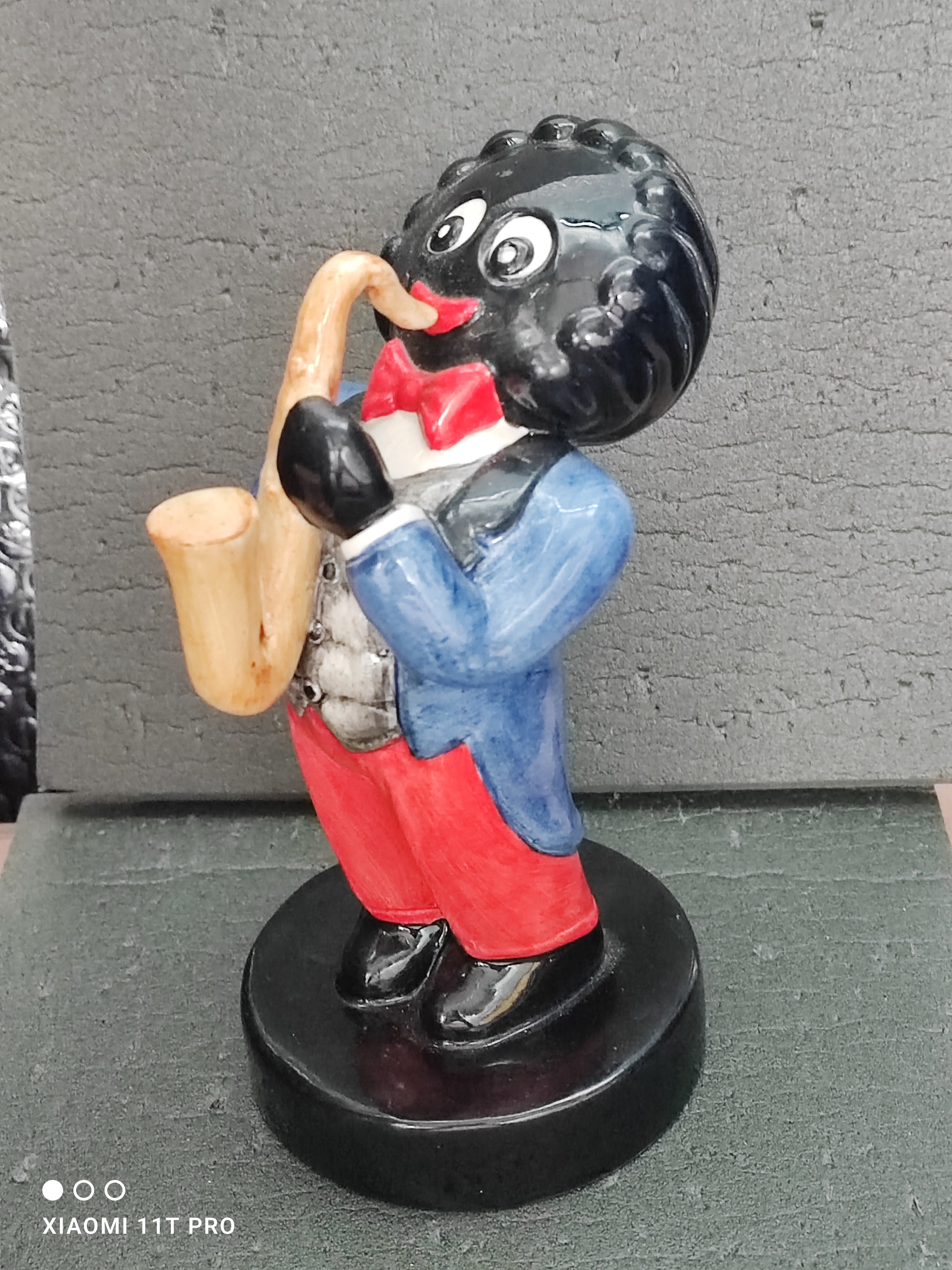 Saxophonist by Artware Collectables – GollyBadges.com