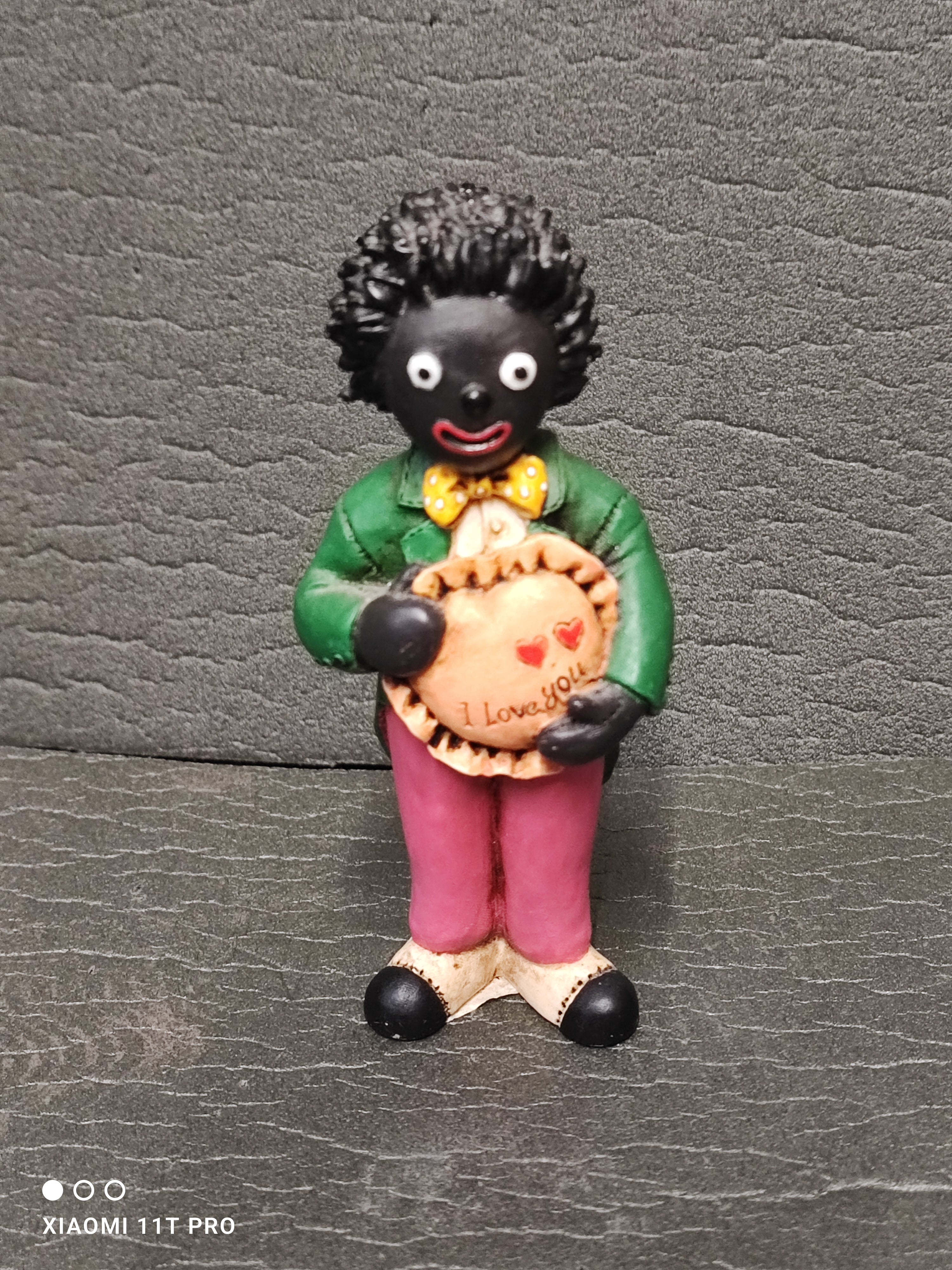 Shudehill Golly Holding I Love You Cushion – GollyBadges.com