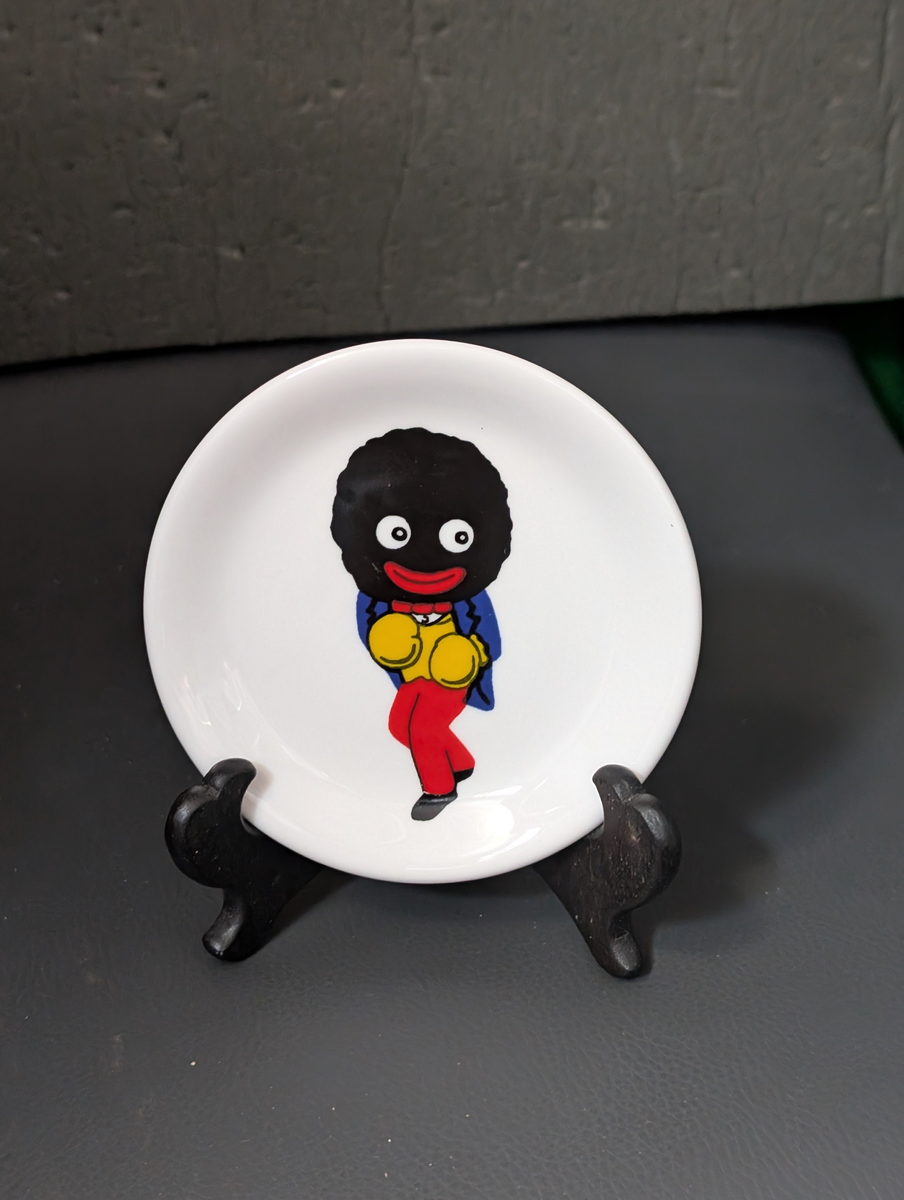 Small Display Plate Boxer – GollyBadges.com