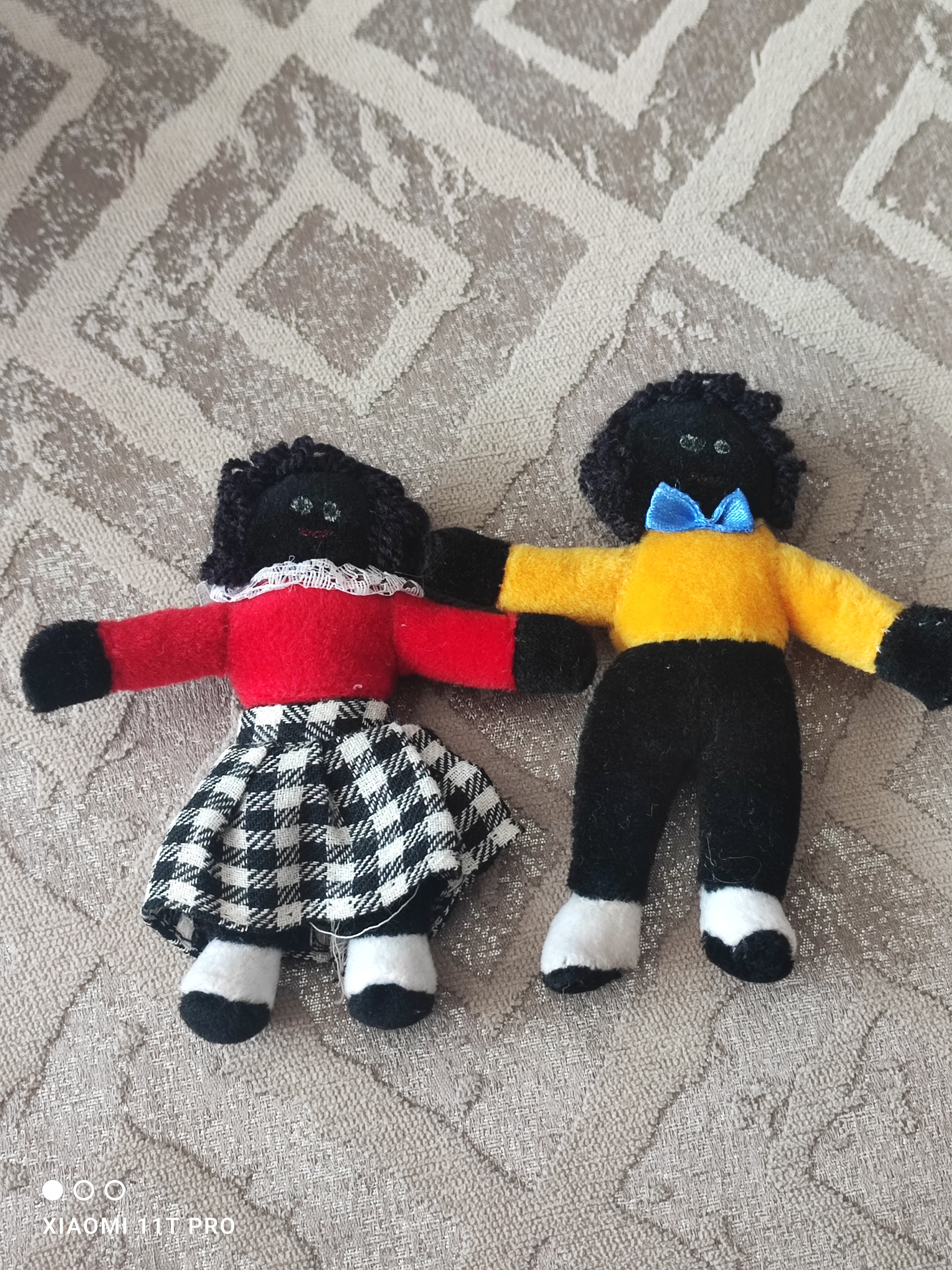 Small Golly Couple – GollyBadges.com