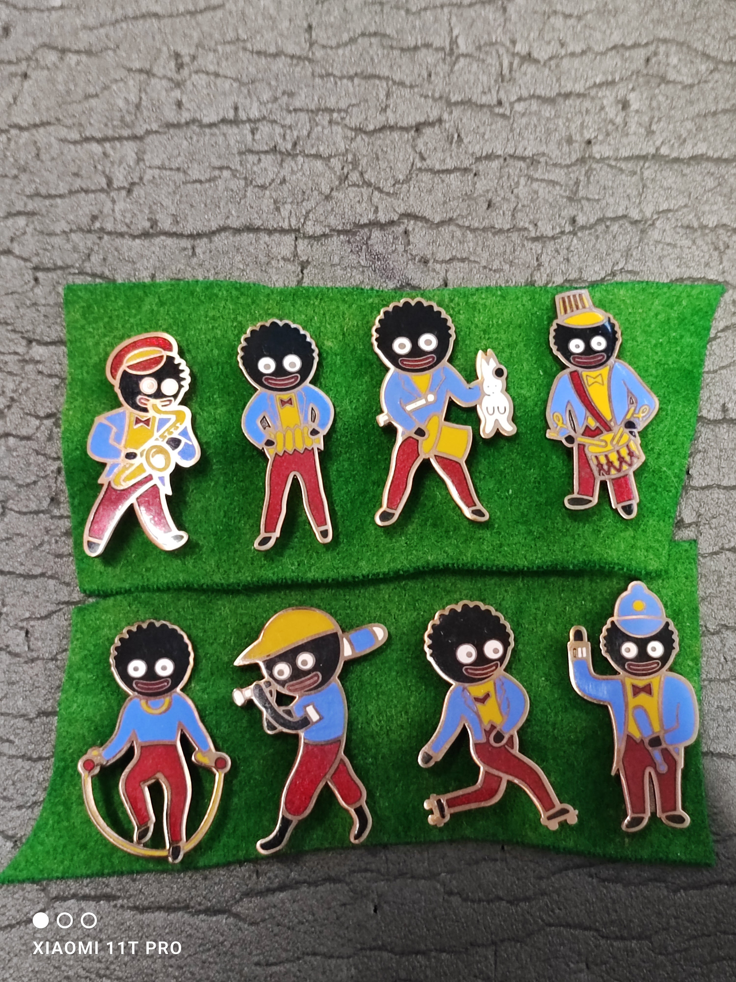 TGGG Classics Set of 8 Badges – GollyBadges.com