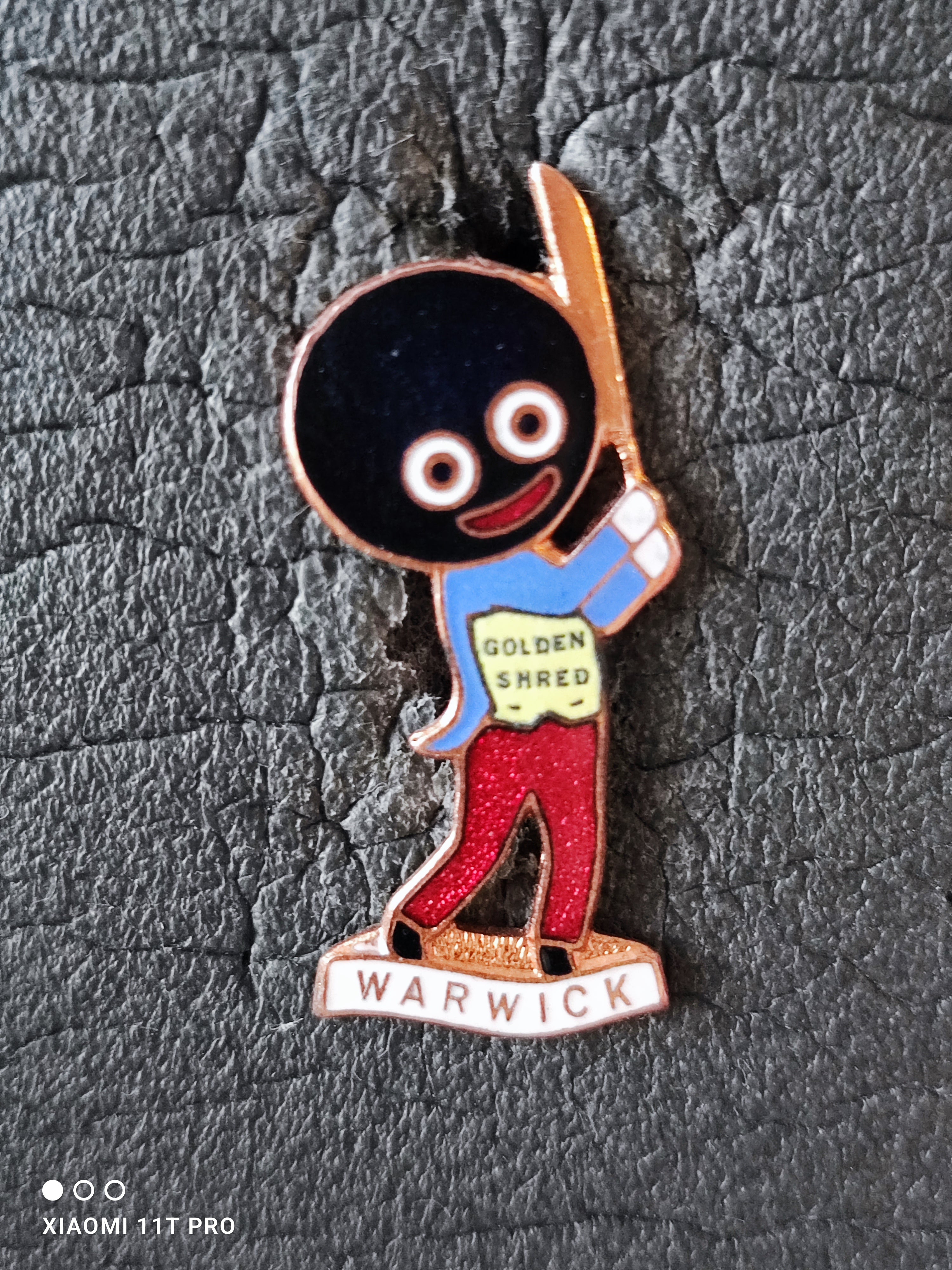 Warwick Cricketer by Miller – GollyBadges.com