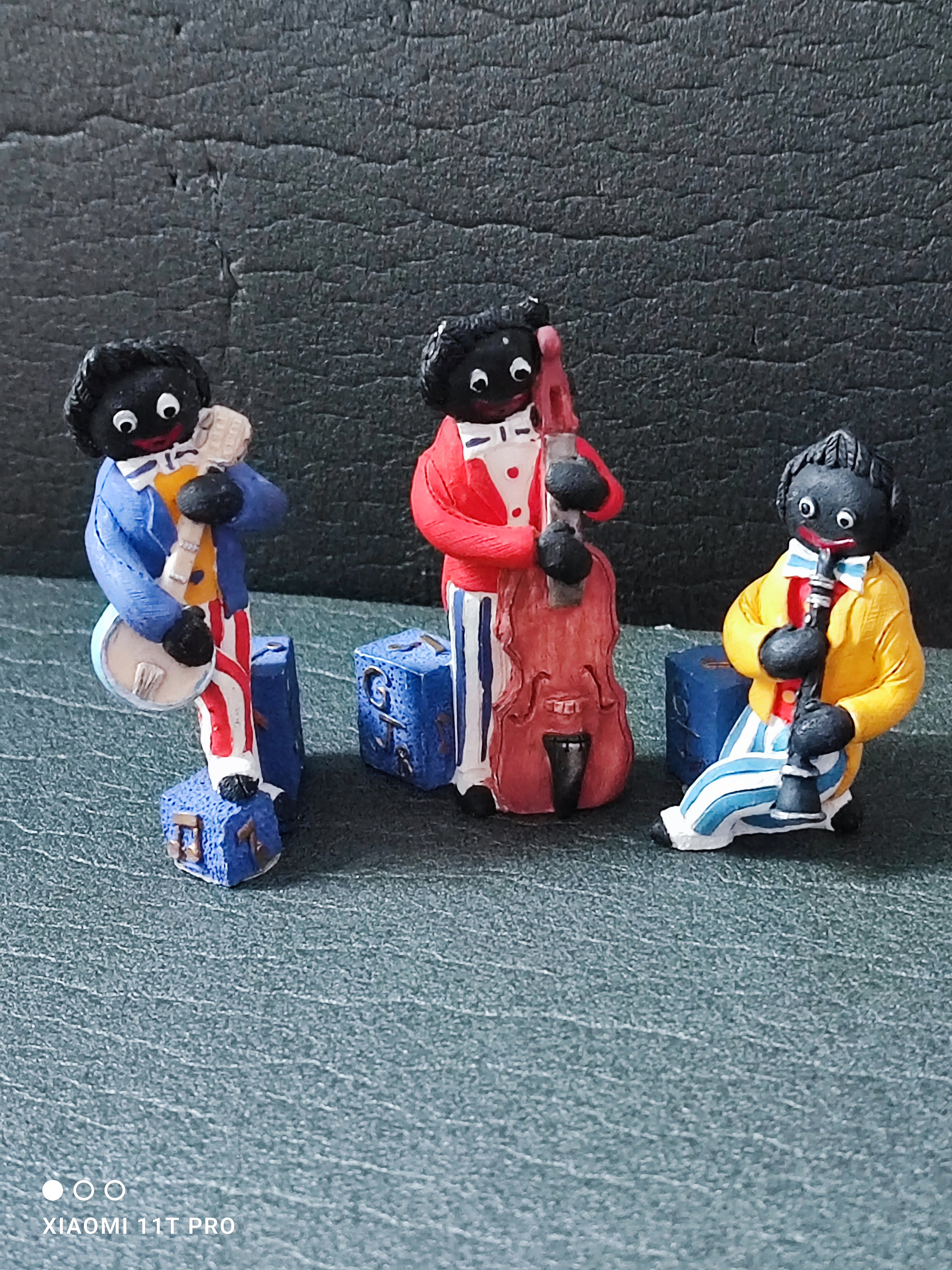 3 Man Band - Peter Fagan Colourbox Figure – GollyBadges.com