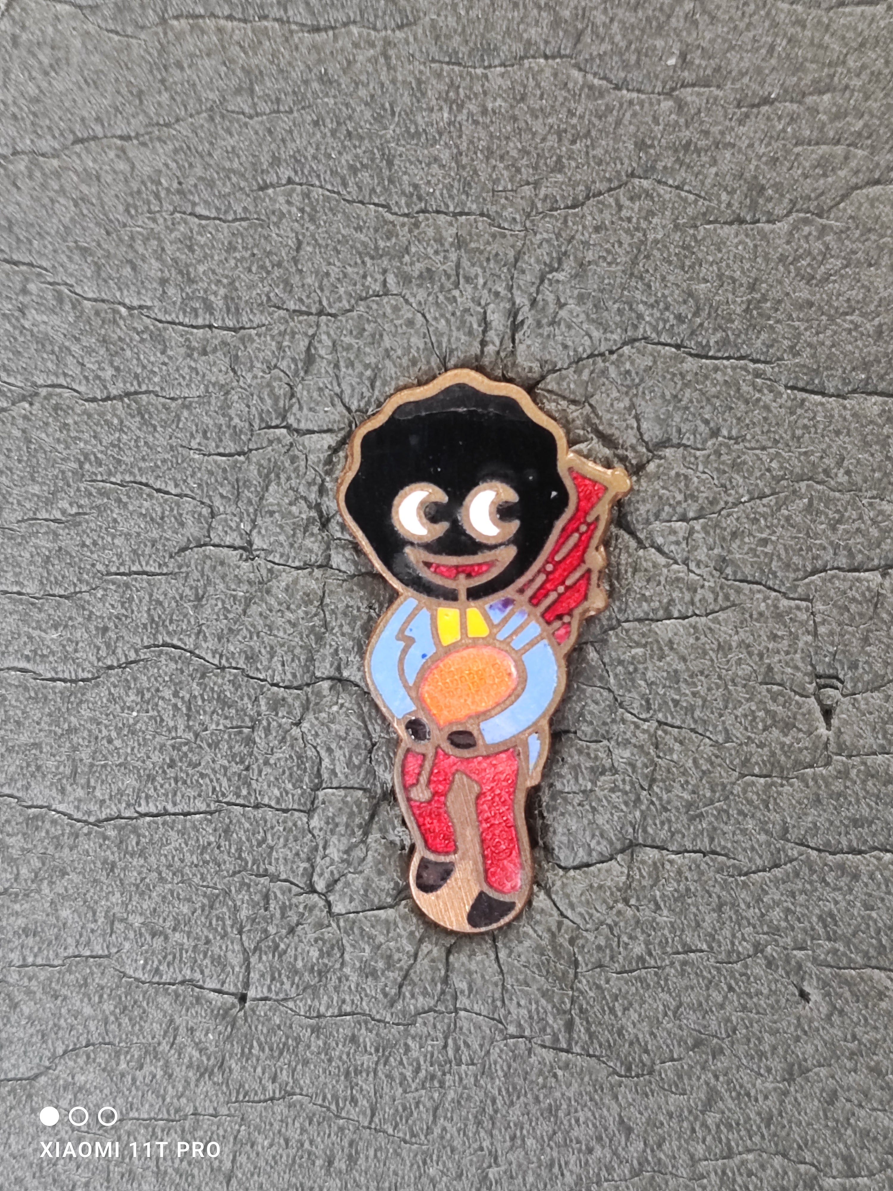 Robertson's 1970s Badges – GollyBadges.com