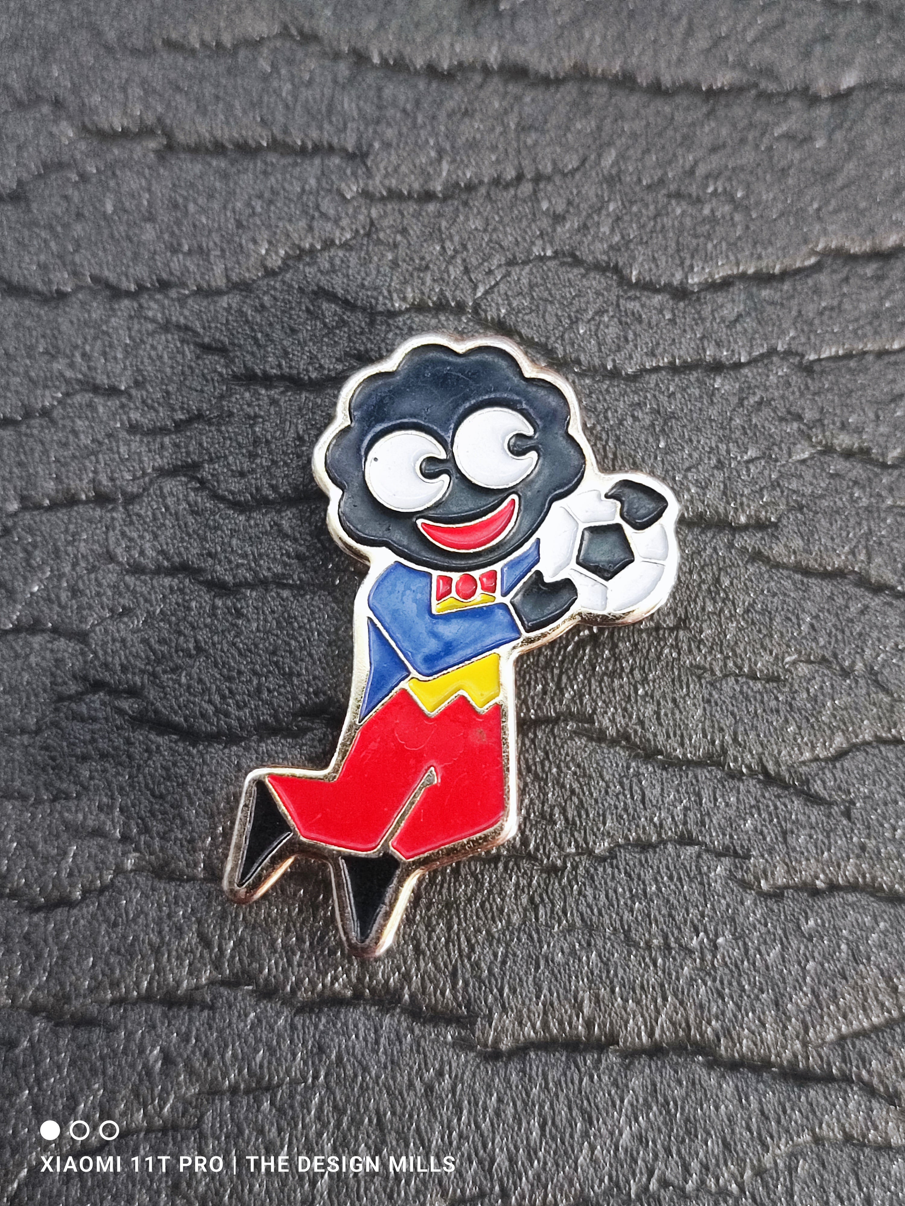 The 1998 Classics Series – GollyBadges.com