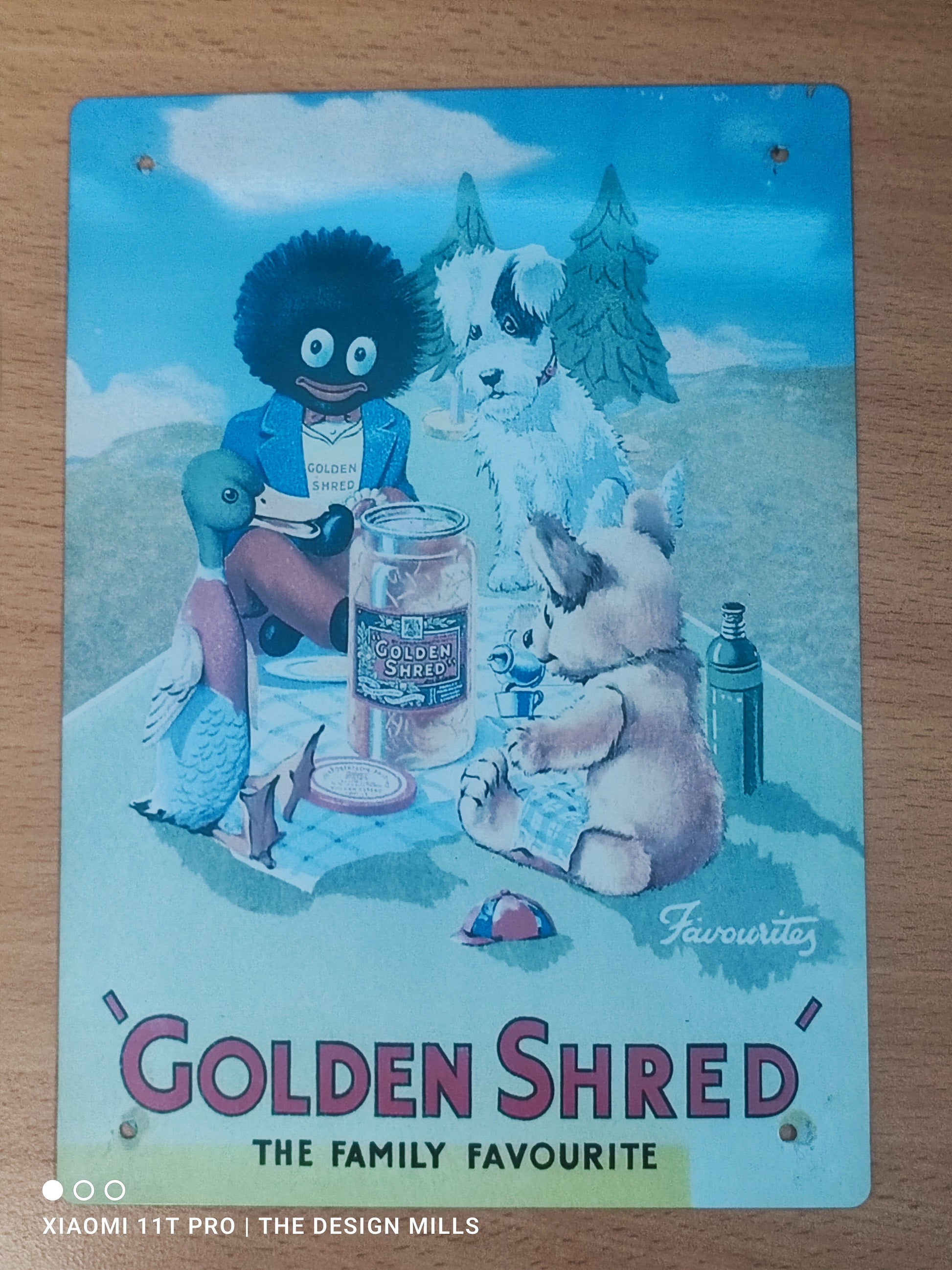 Golden Shred Picnic Scene Tin Sign A5 Size – GollyBadges.com