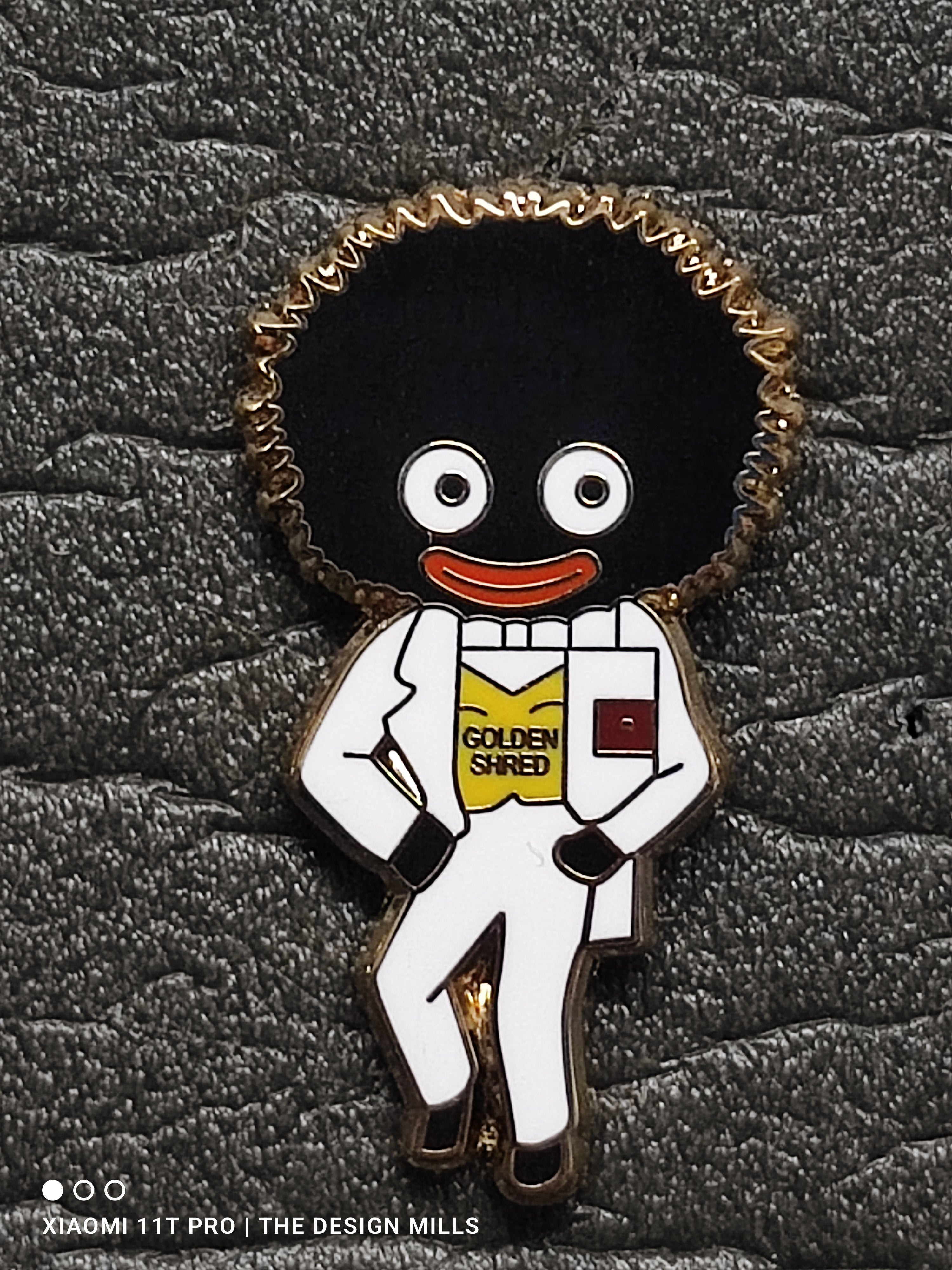 Golden Shred White – GollyBadges.com