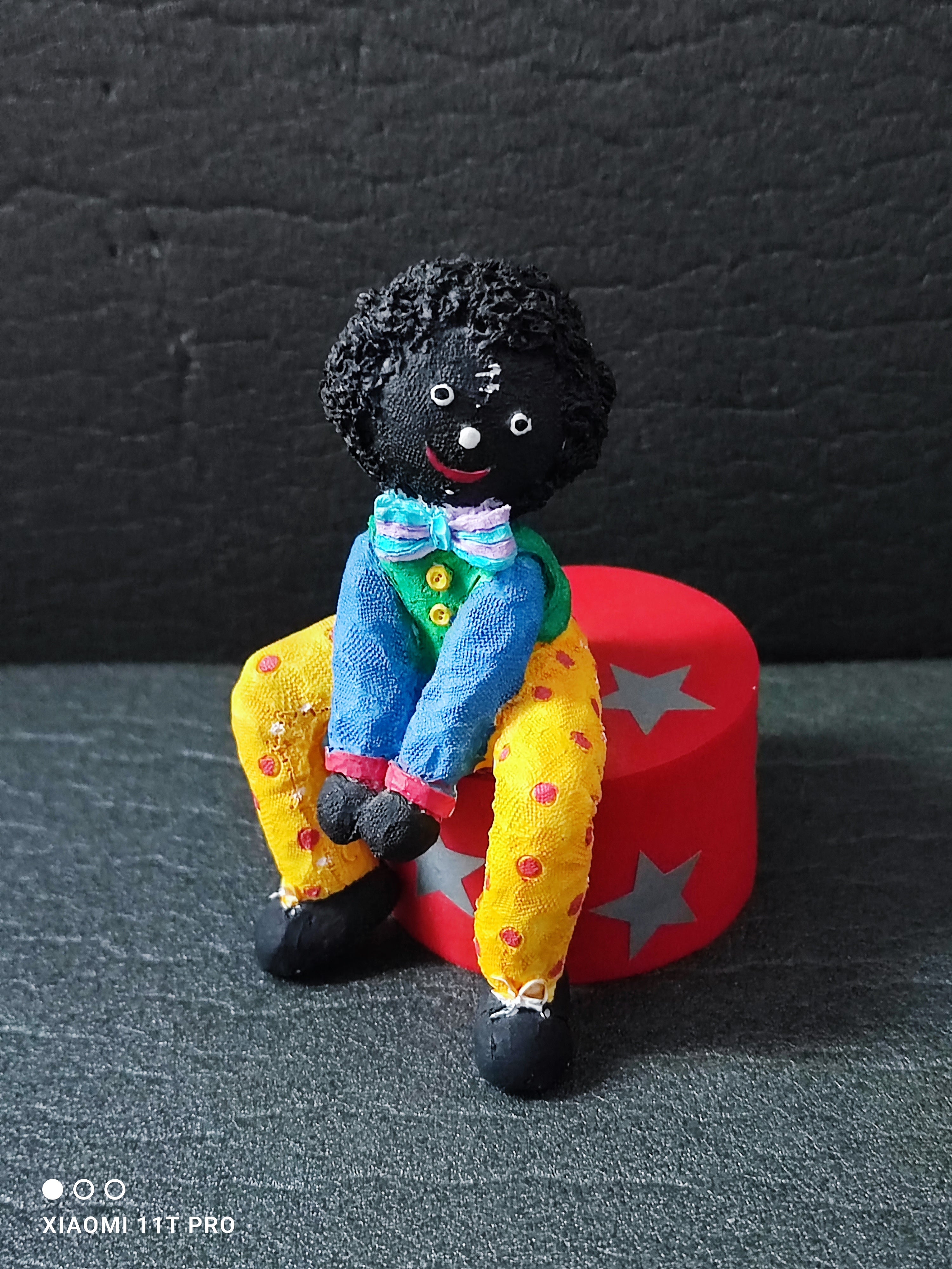 Golly Sitting on Round Box - Peter Fagan Colourbox Figure – GollyBadges.com