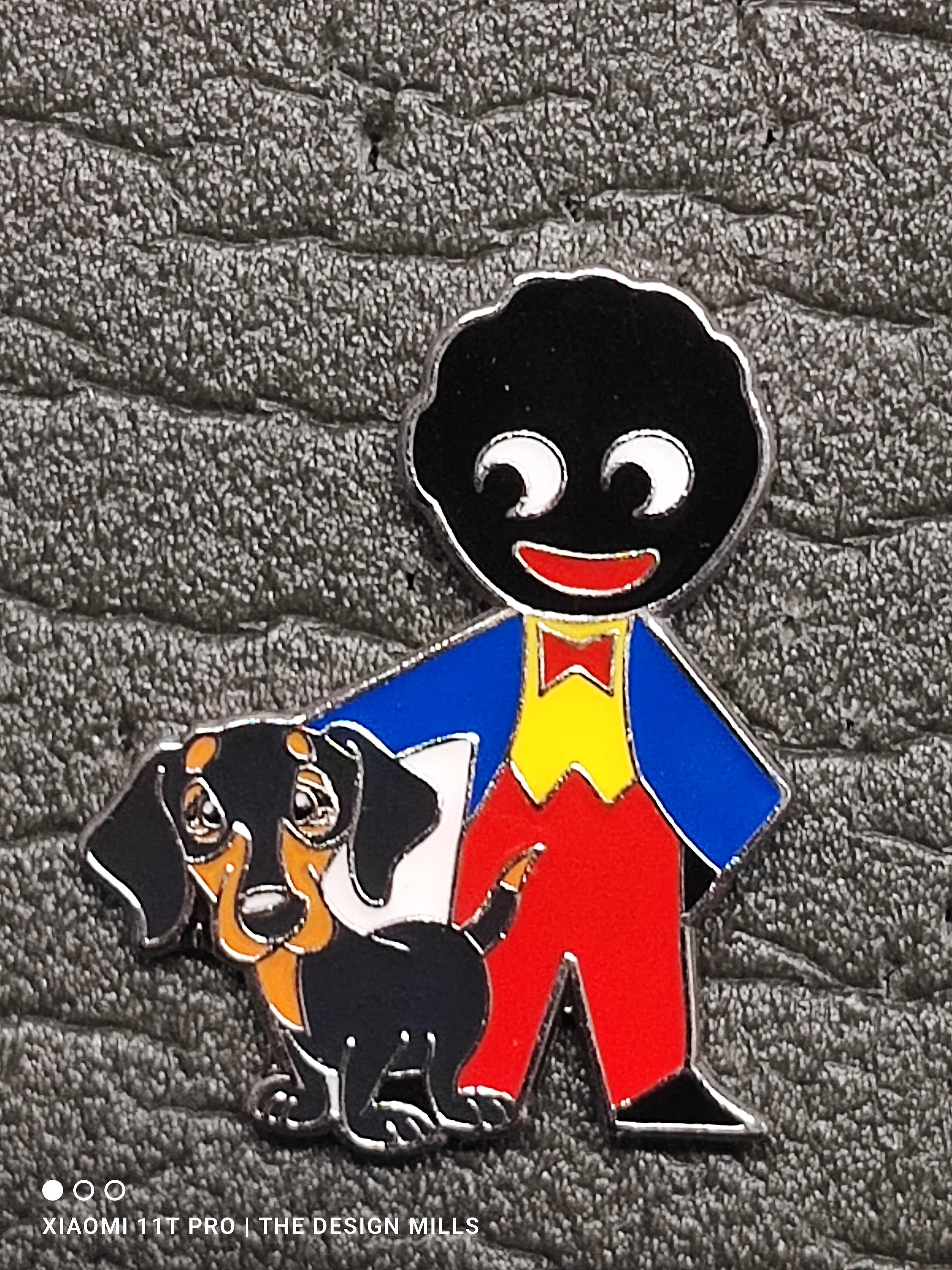 Golly with Dog Silver Base Metal – GollyBadges.com