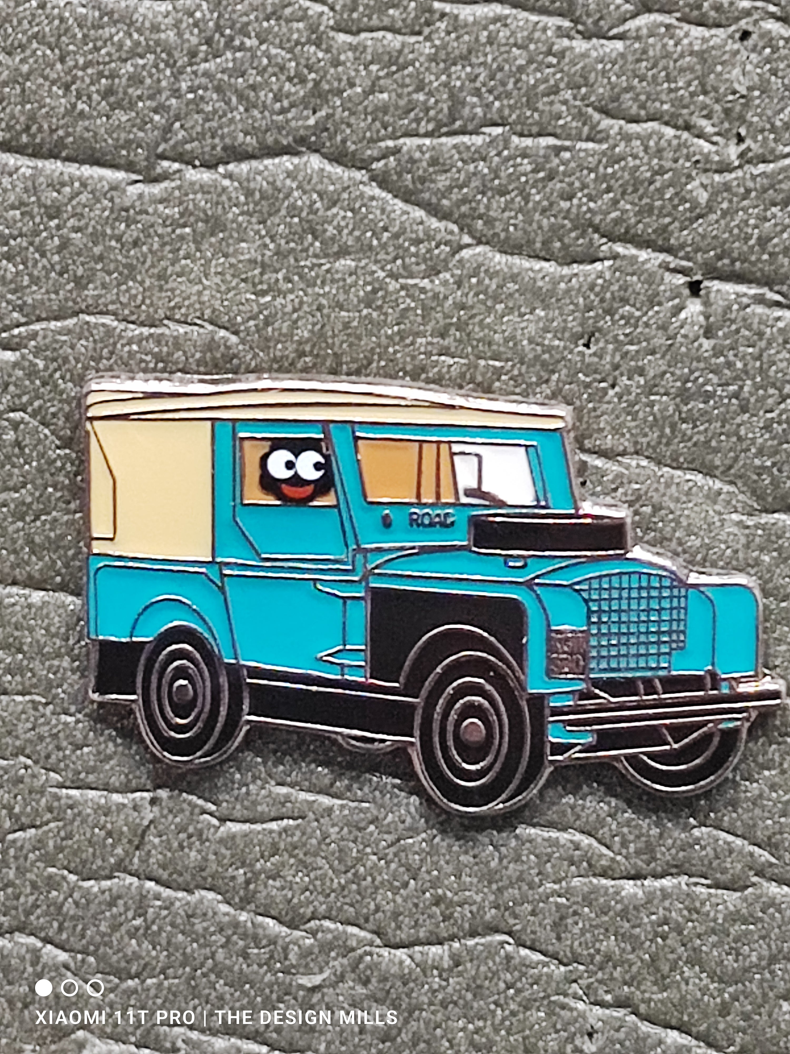 Land Rover Defender Blue – GollyBadges.com