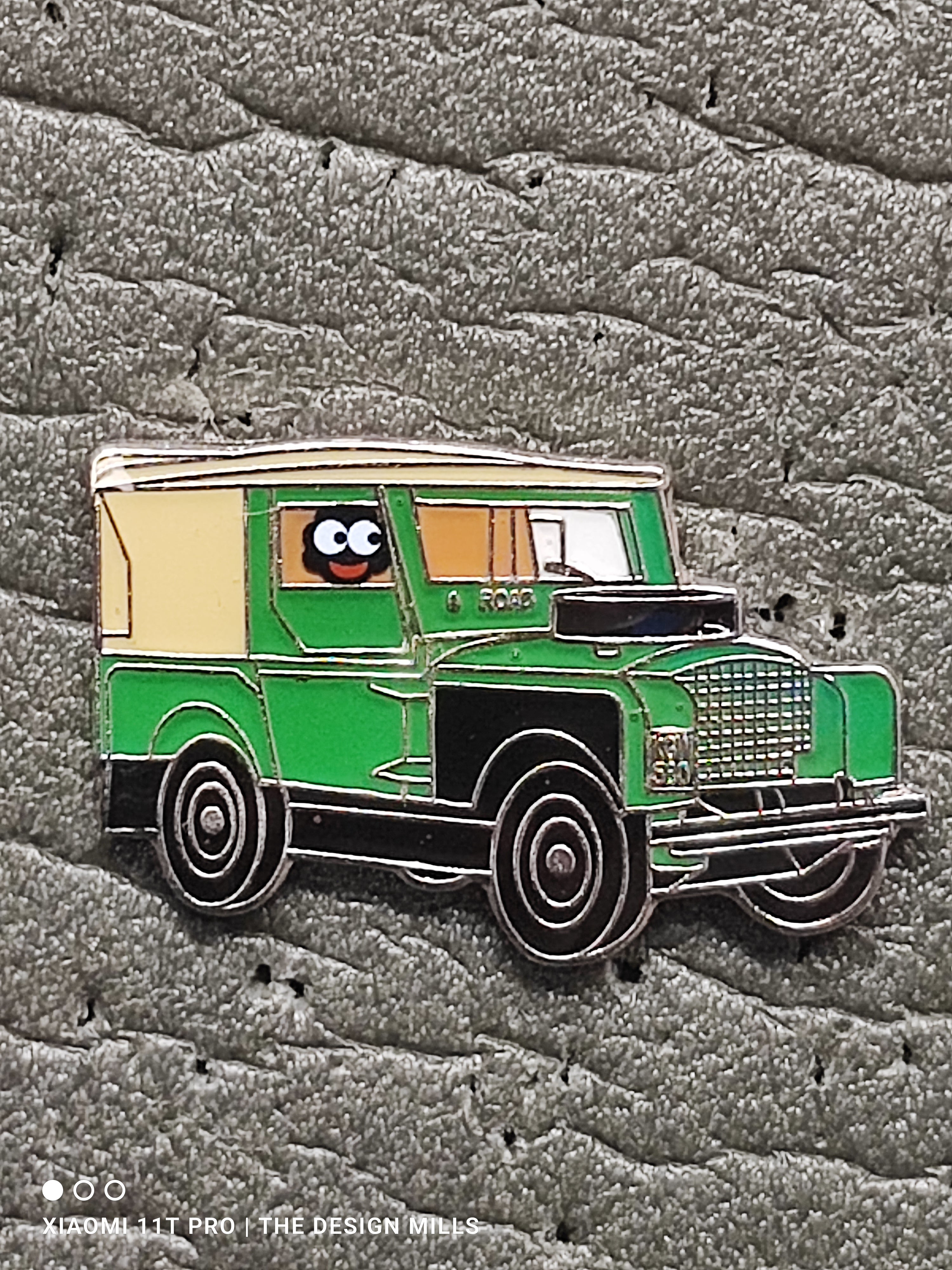 Land Rover Defender Green – GollyBadges.com