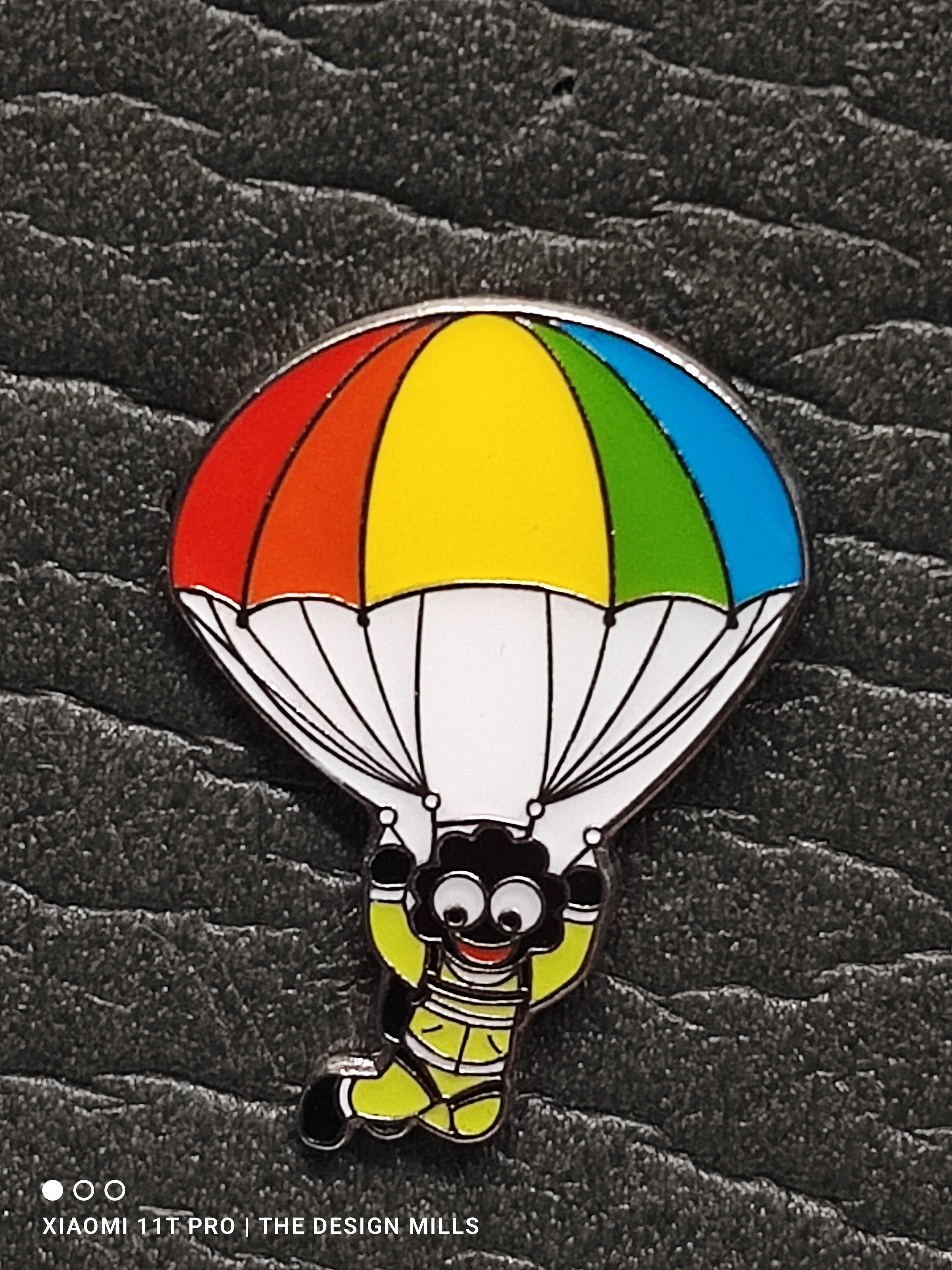 Parachuting Golly Yellow Jump Suit – GollyBadges.com