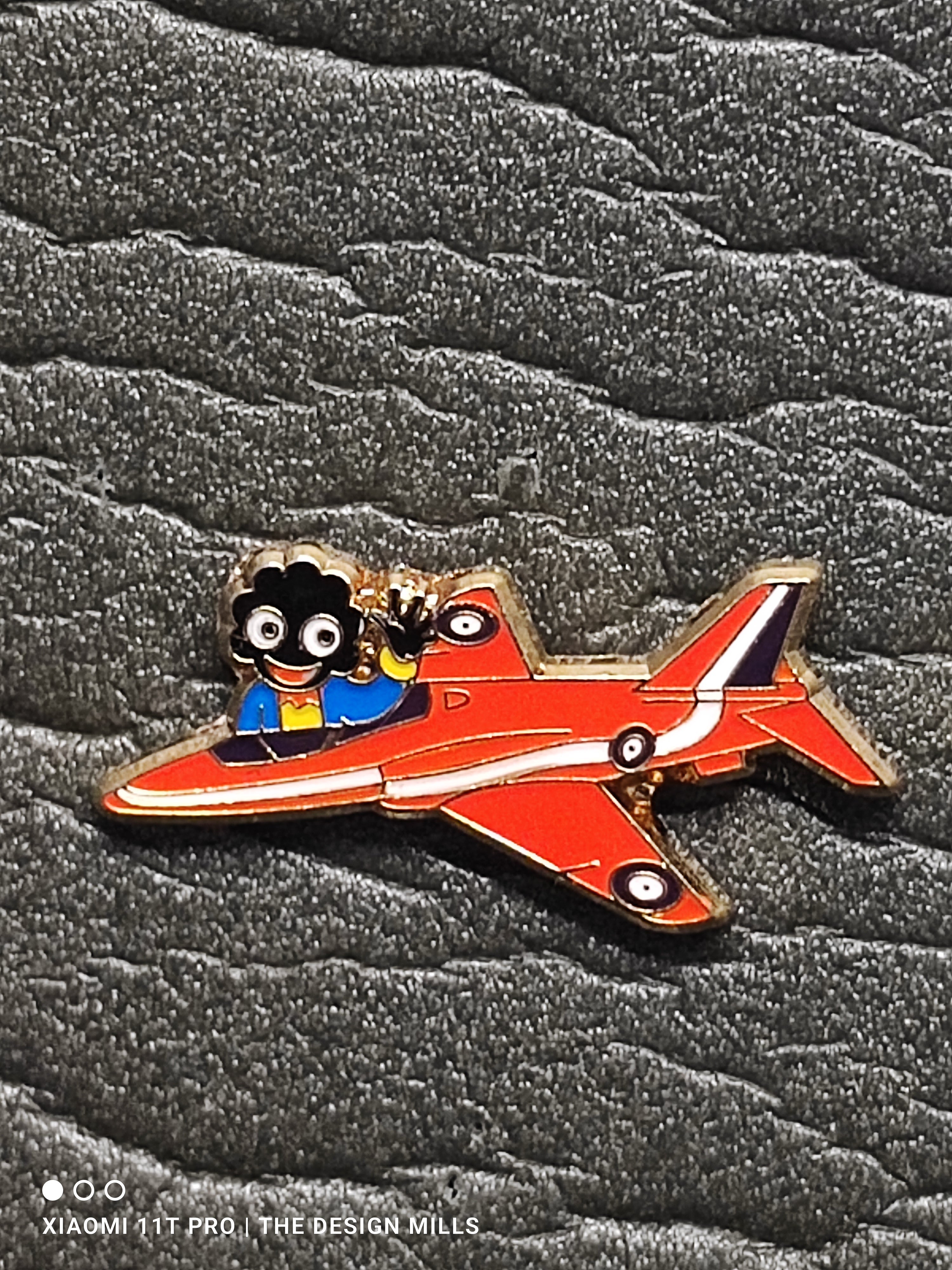 Red Arrows Gold Base Metal – GollyBadges.com