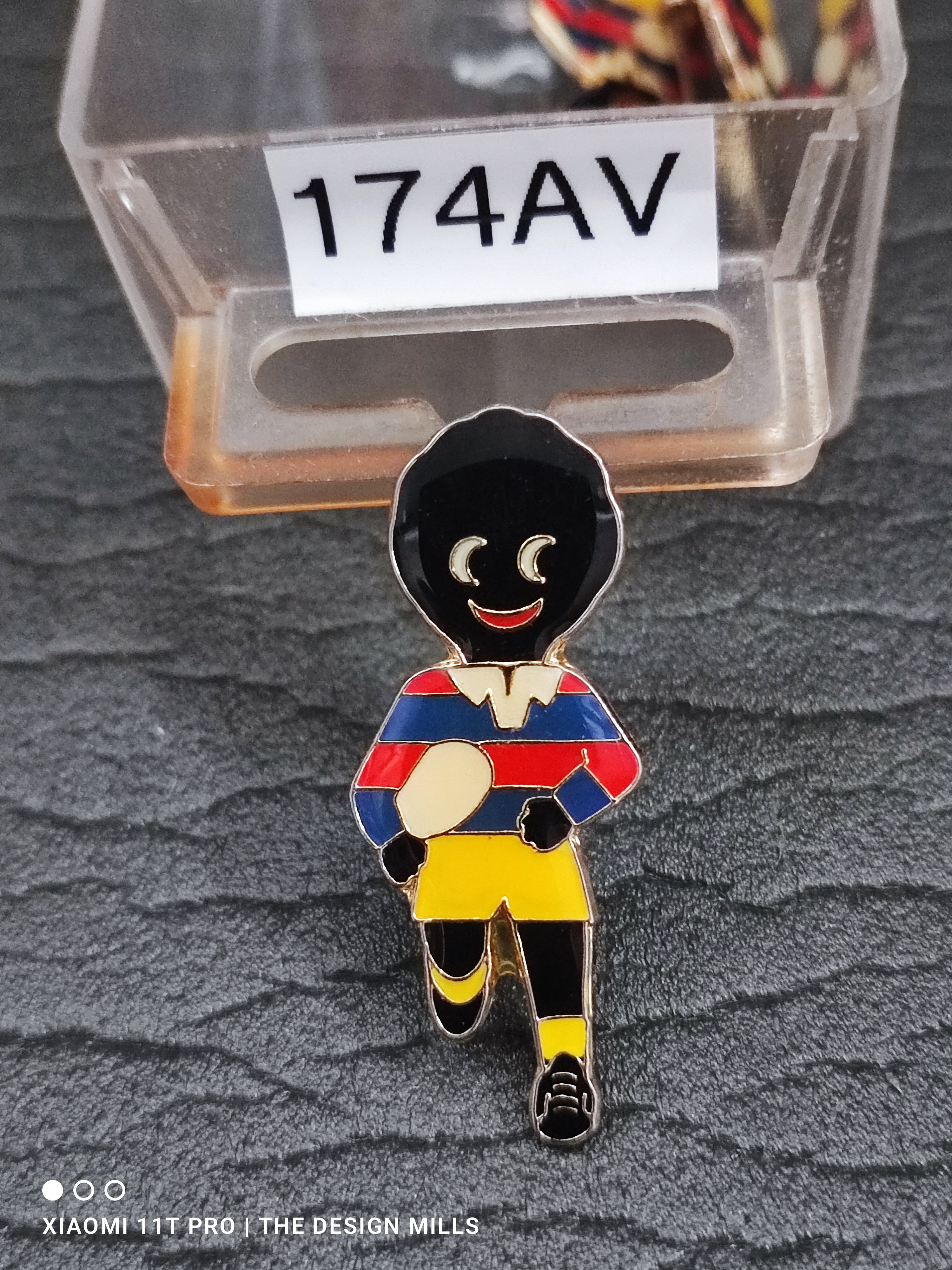 Rugby Player 174AV – GollyBadges.com