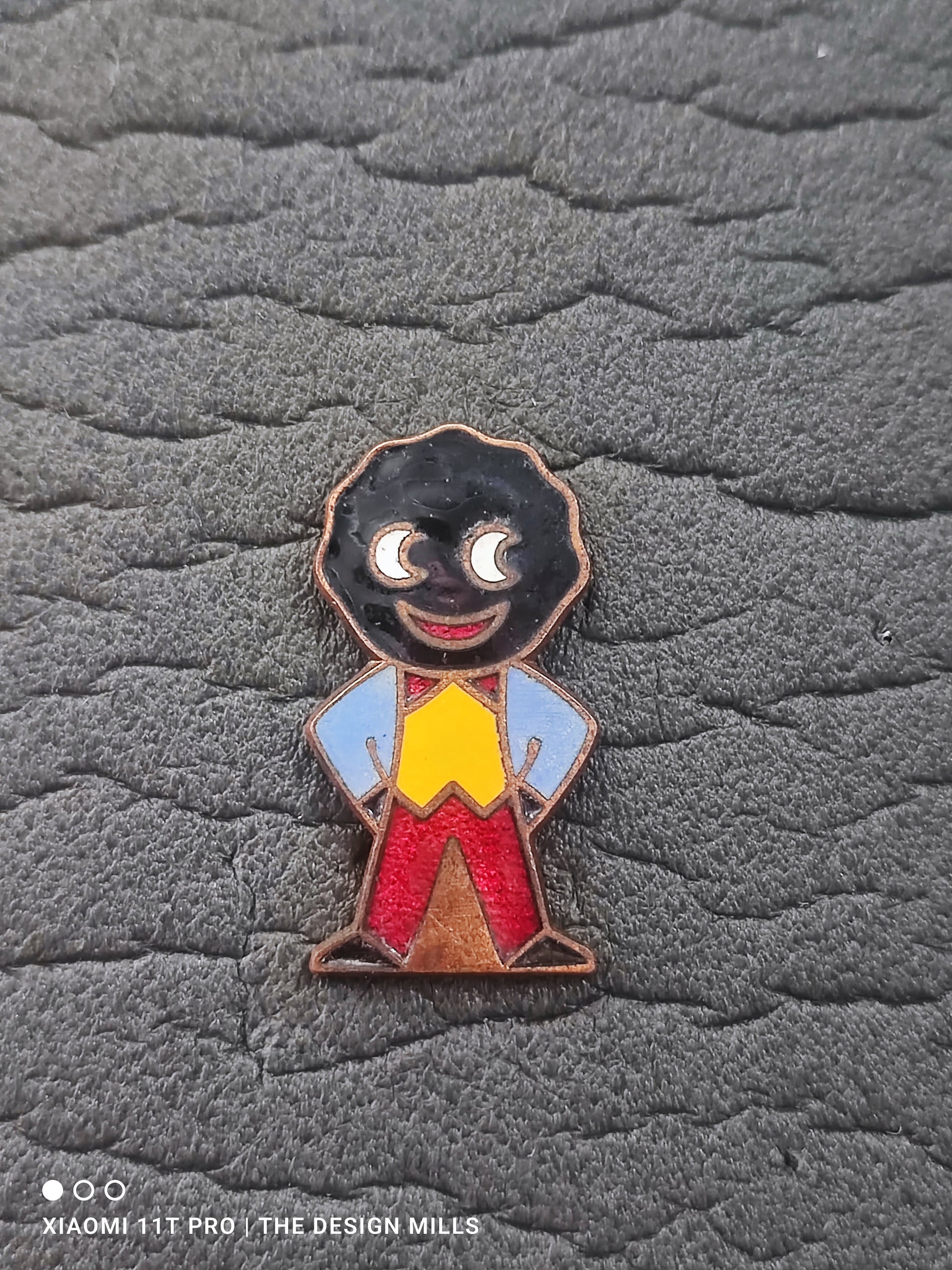 Standard - Fattorini – GollyBadges.com