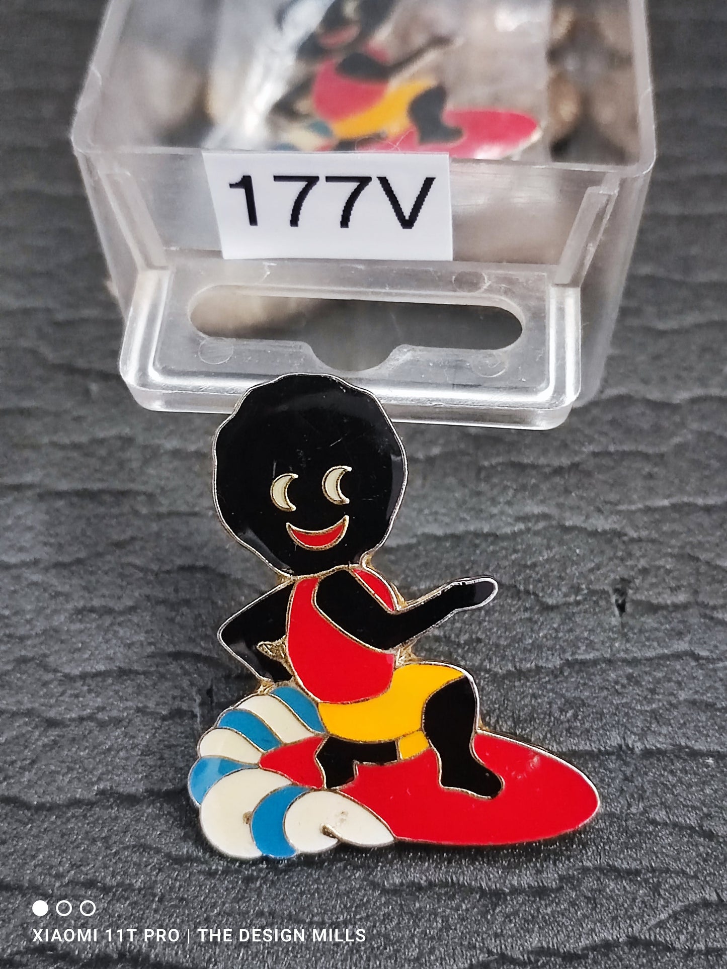 Surfer 177V – GollyBadges.com