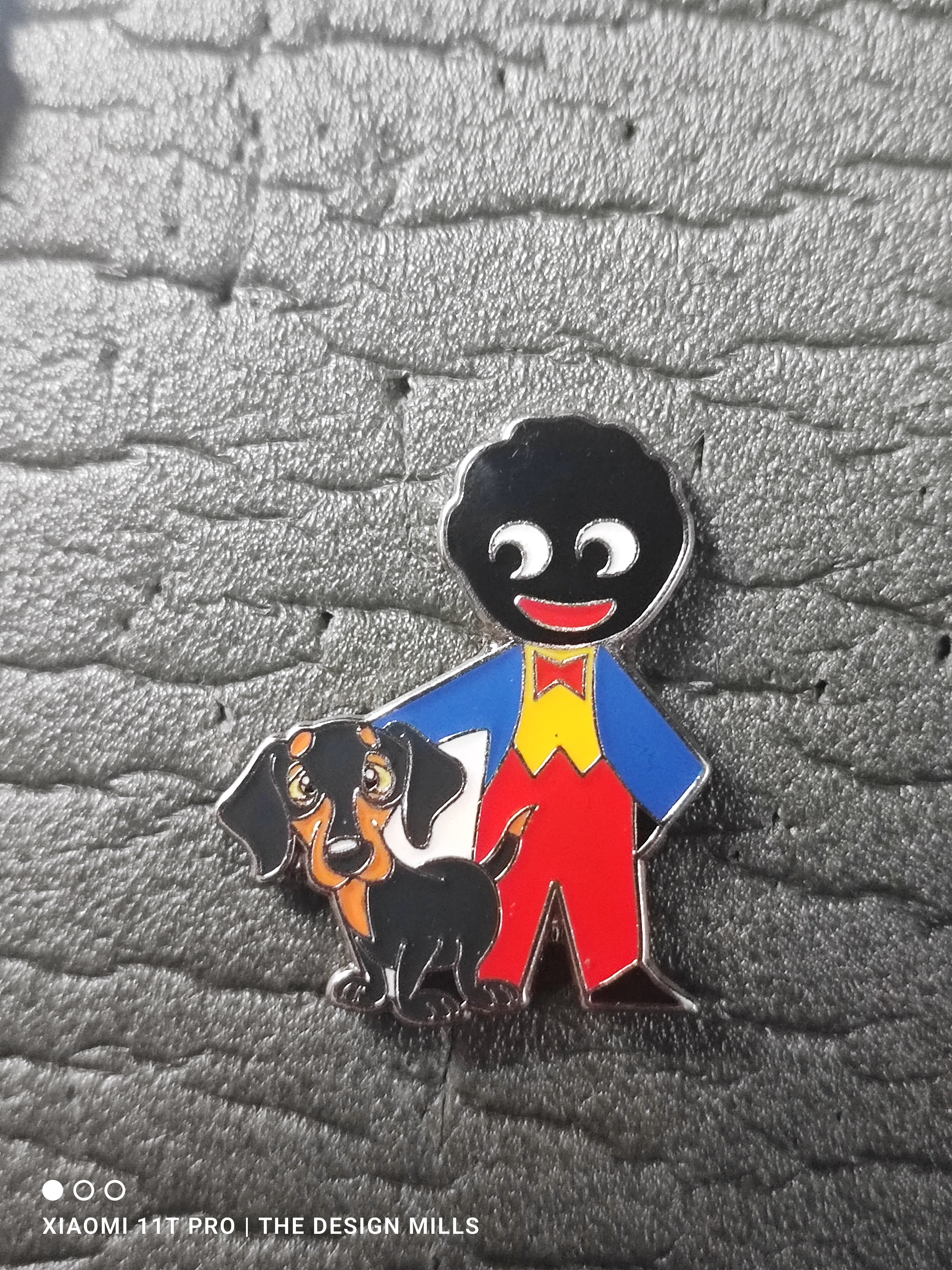 Golly With Dog Gold Base – GollyBadges.com